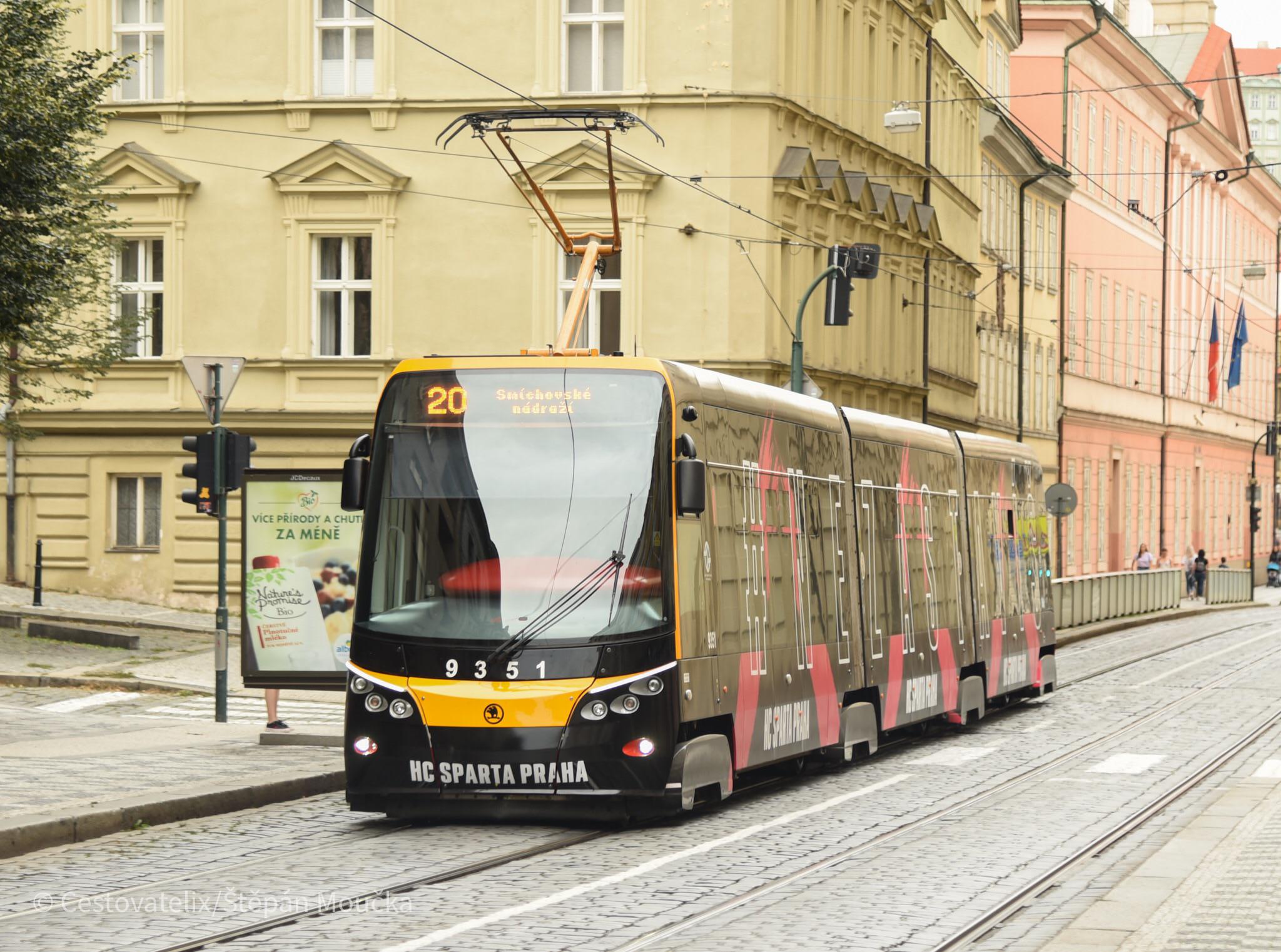 15TAlfa 9351 with HC Sparta livery near Hellichova stop, Prague, 3.10.2020 | Scrolller