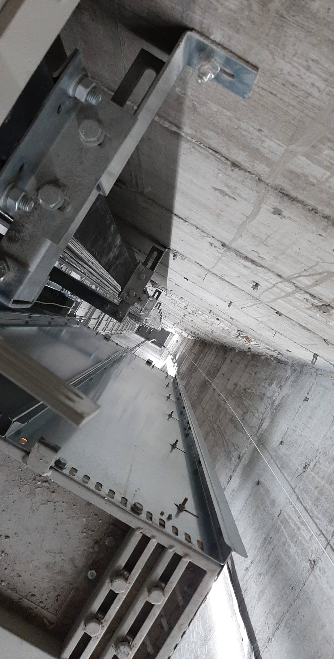 16 Store Building Scrolller