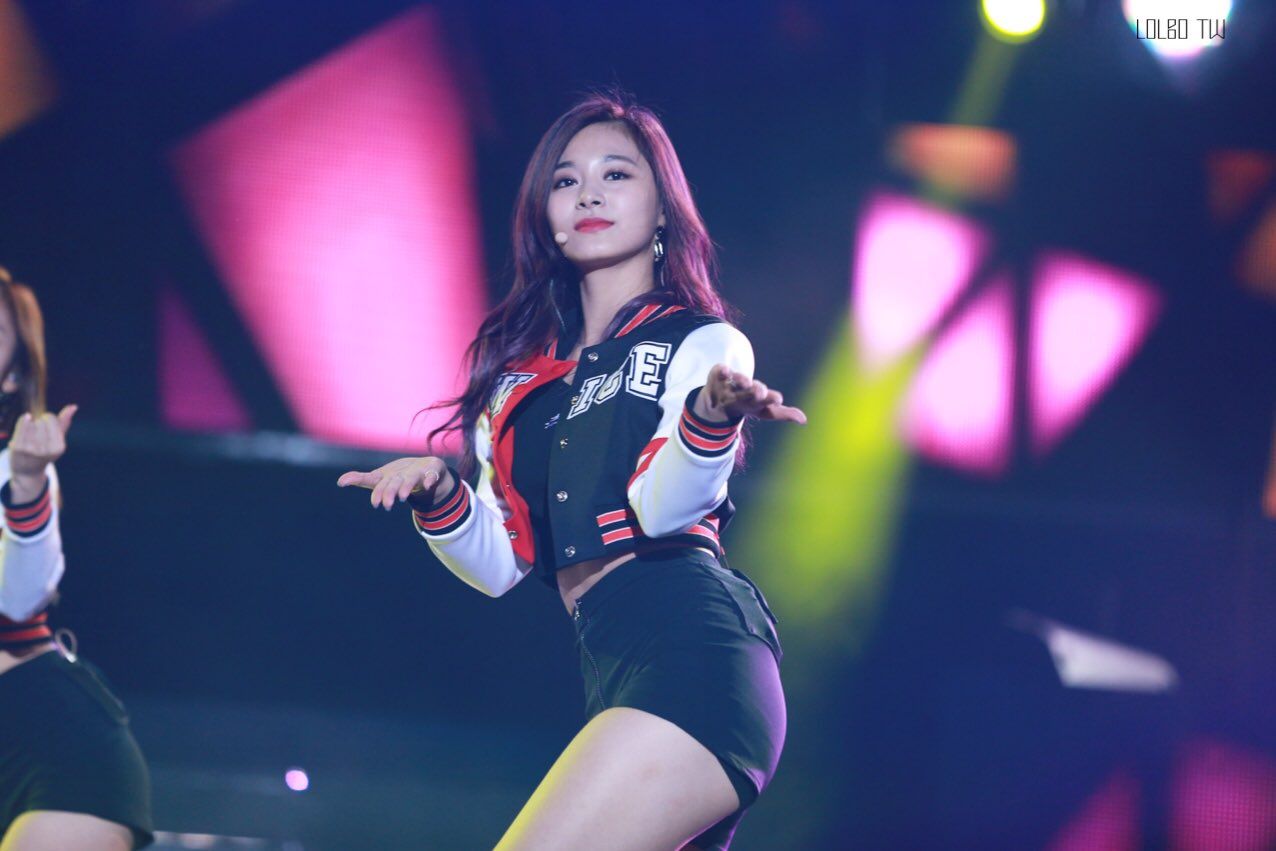 161009 Tzuyu | Scrolller