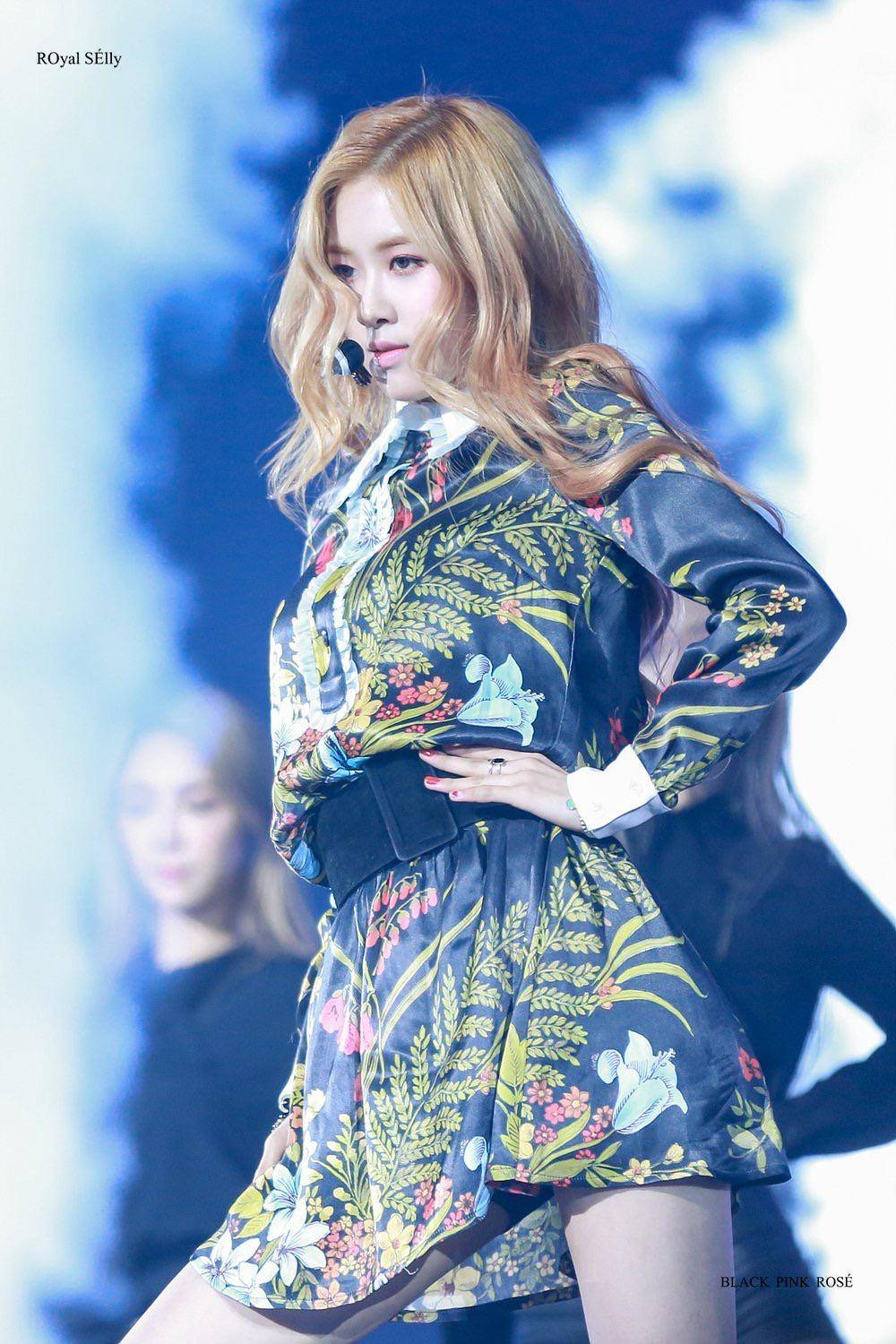 161226 Rosé | Scrolller