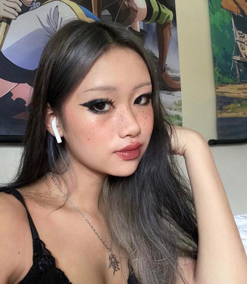 [16F] Am I ugly? | Scrolller