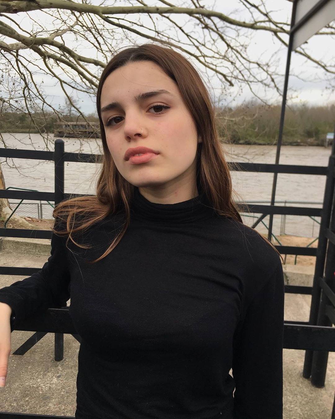 [16F] I don't really like my jawline and bone structure | Scrolller