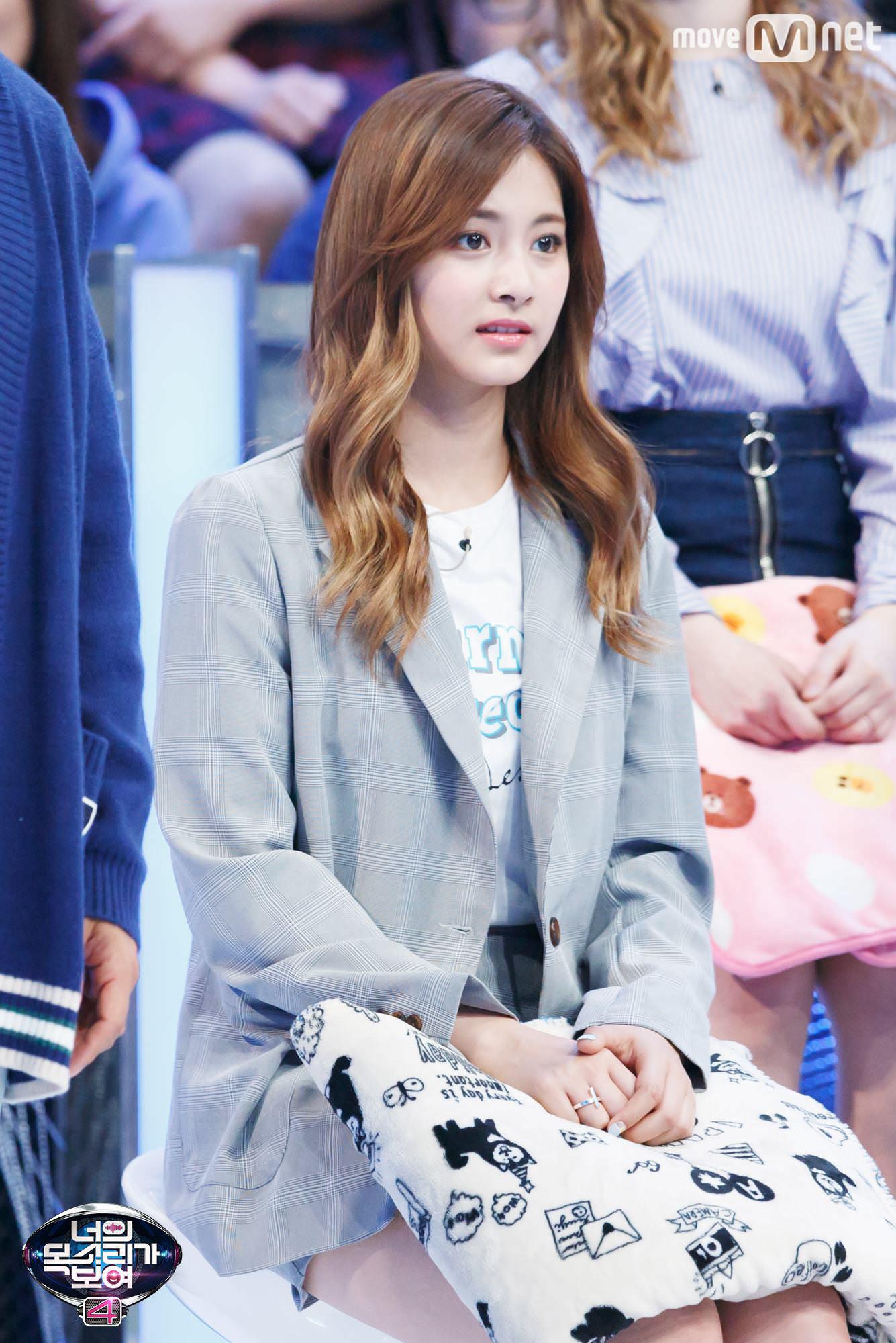 170426 Tzuyu | Scrolller