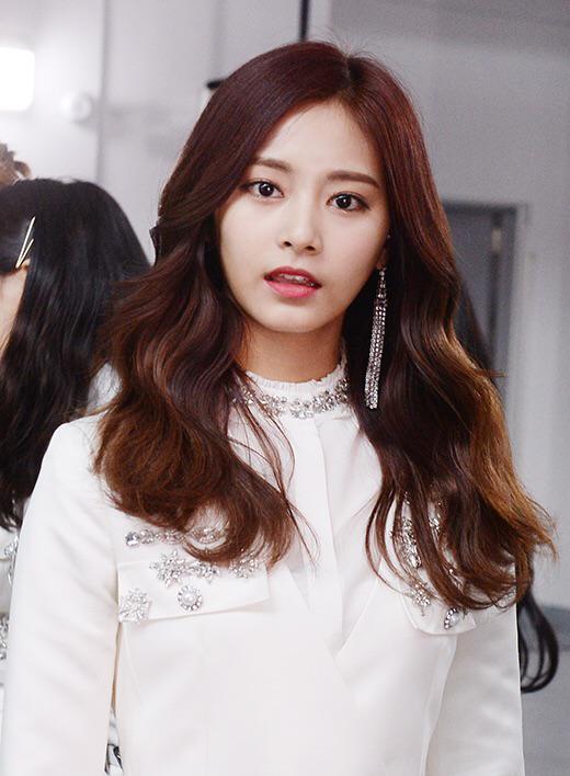 171001 Tzuyu | Scrolller