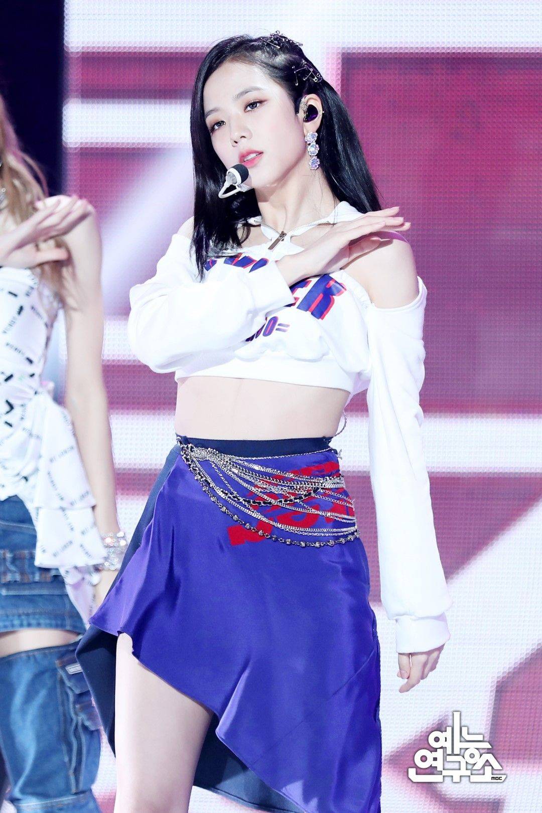 180707 Jisoo | Scrolller
