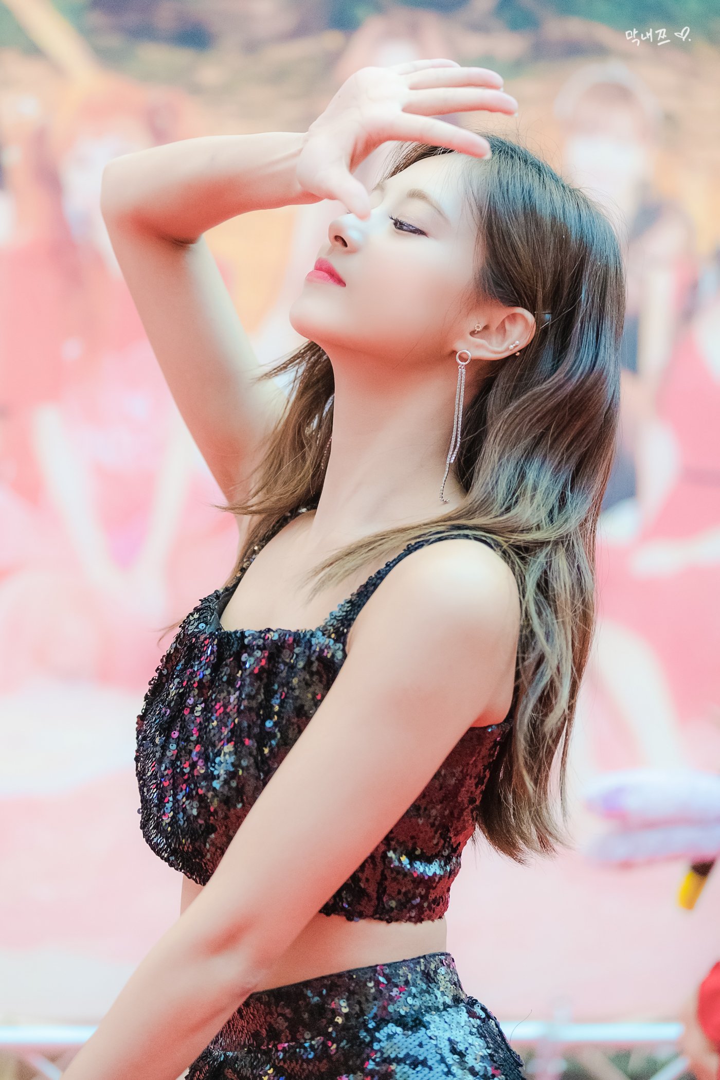 180722 Ethereal Tzuyu | Scrolller