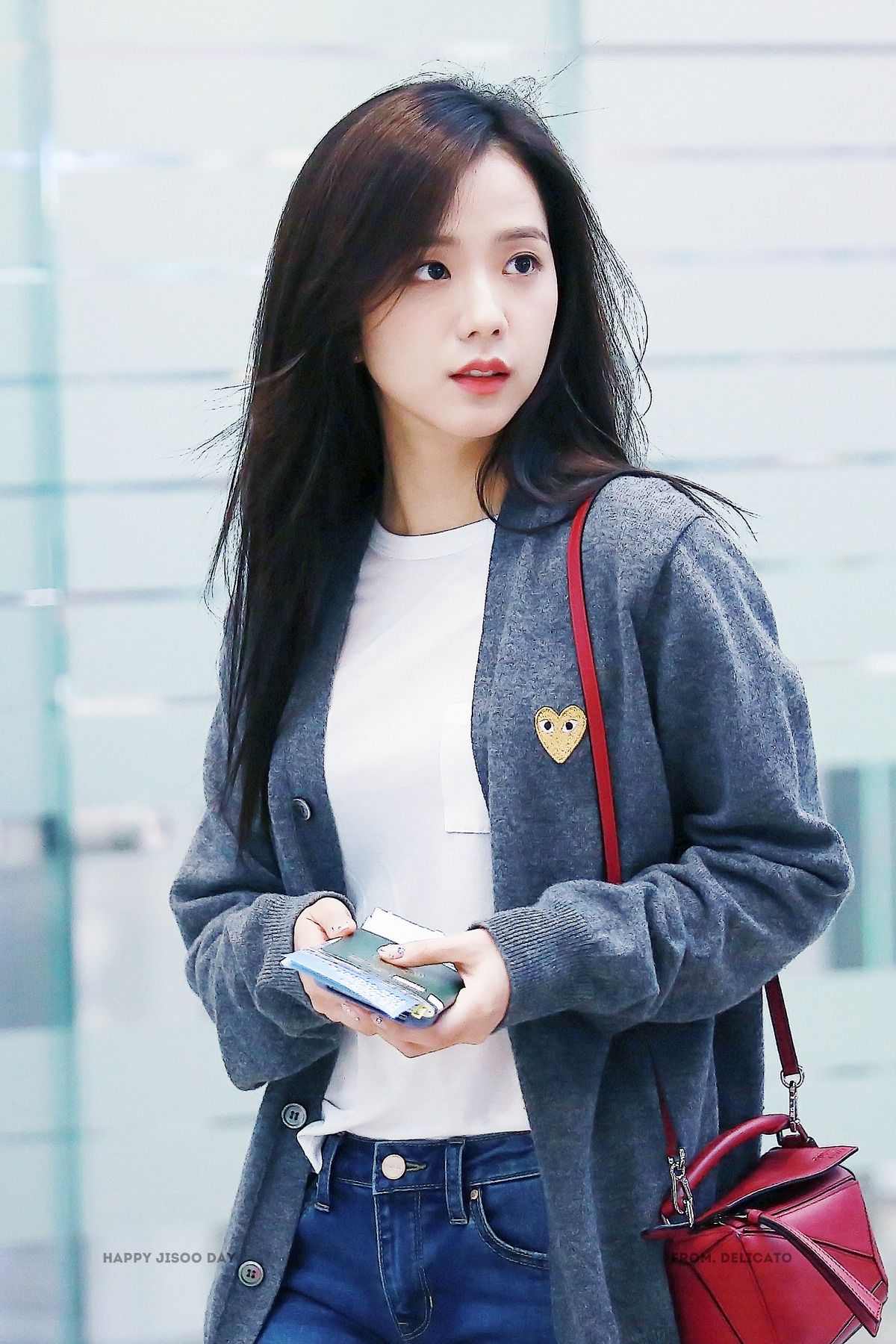 180722 Jisoo | Scrolller