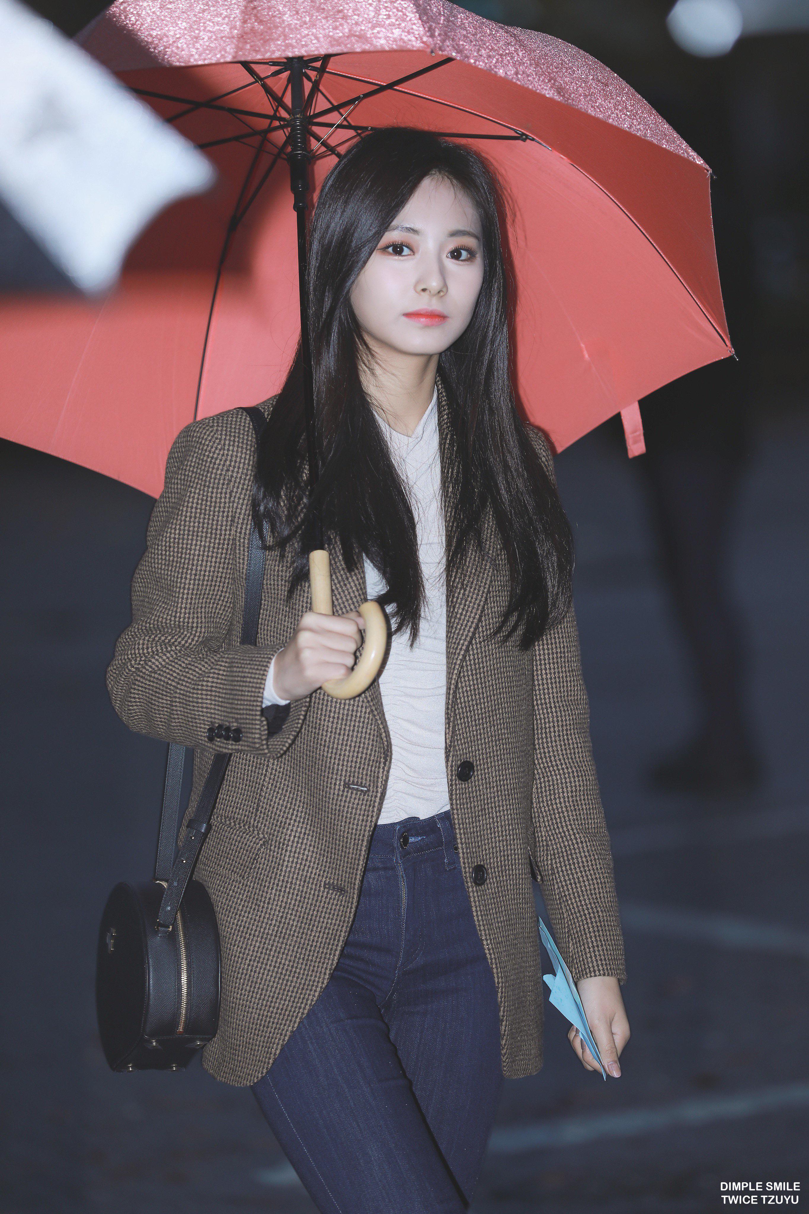 181109 Tzuyu | Scrolller