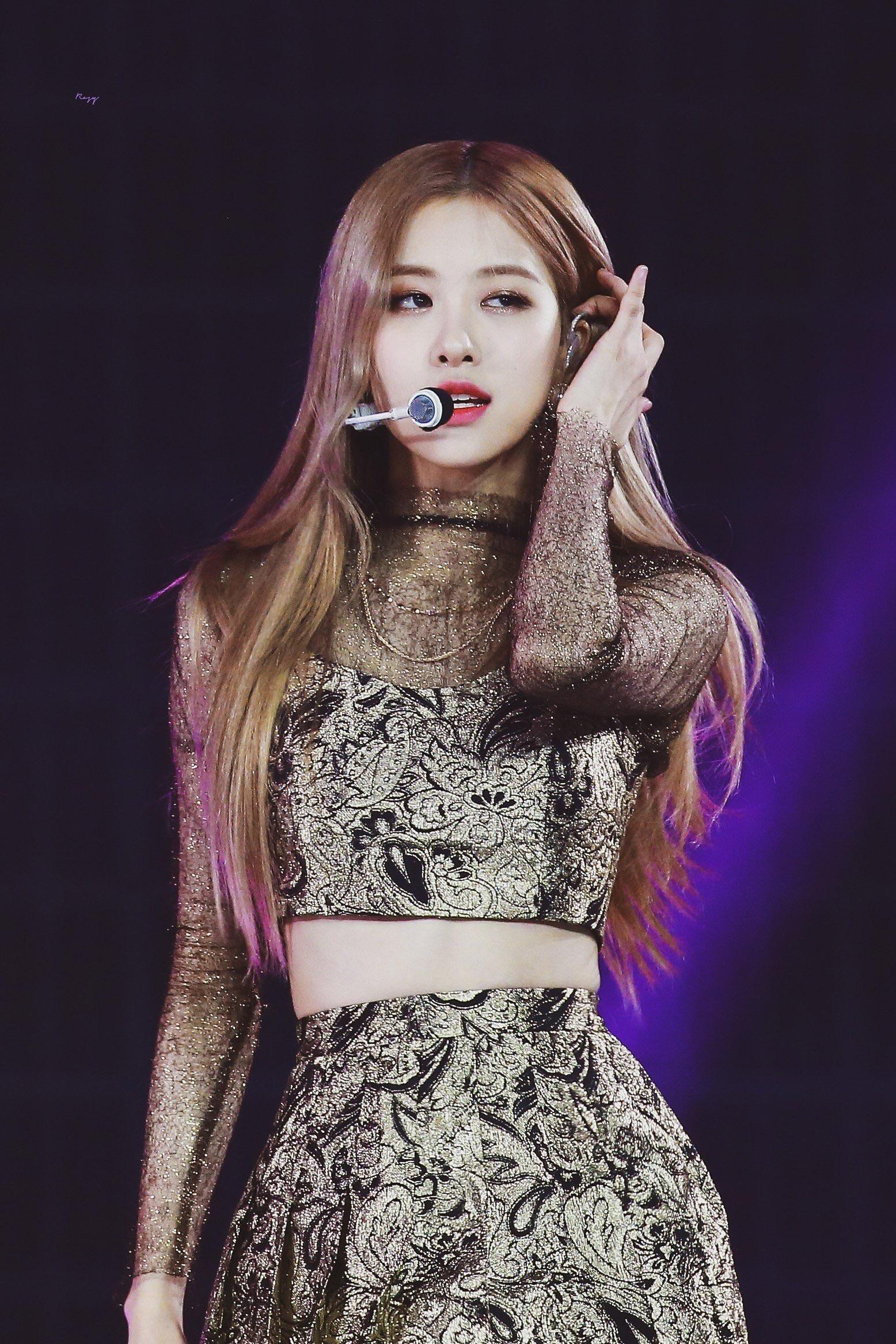 190105 Rosé | Scrolller