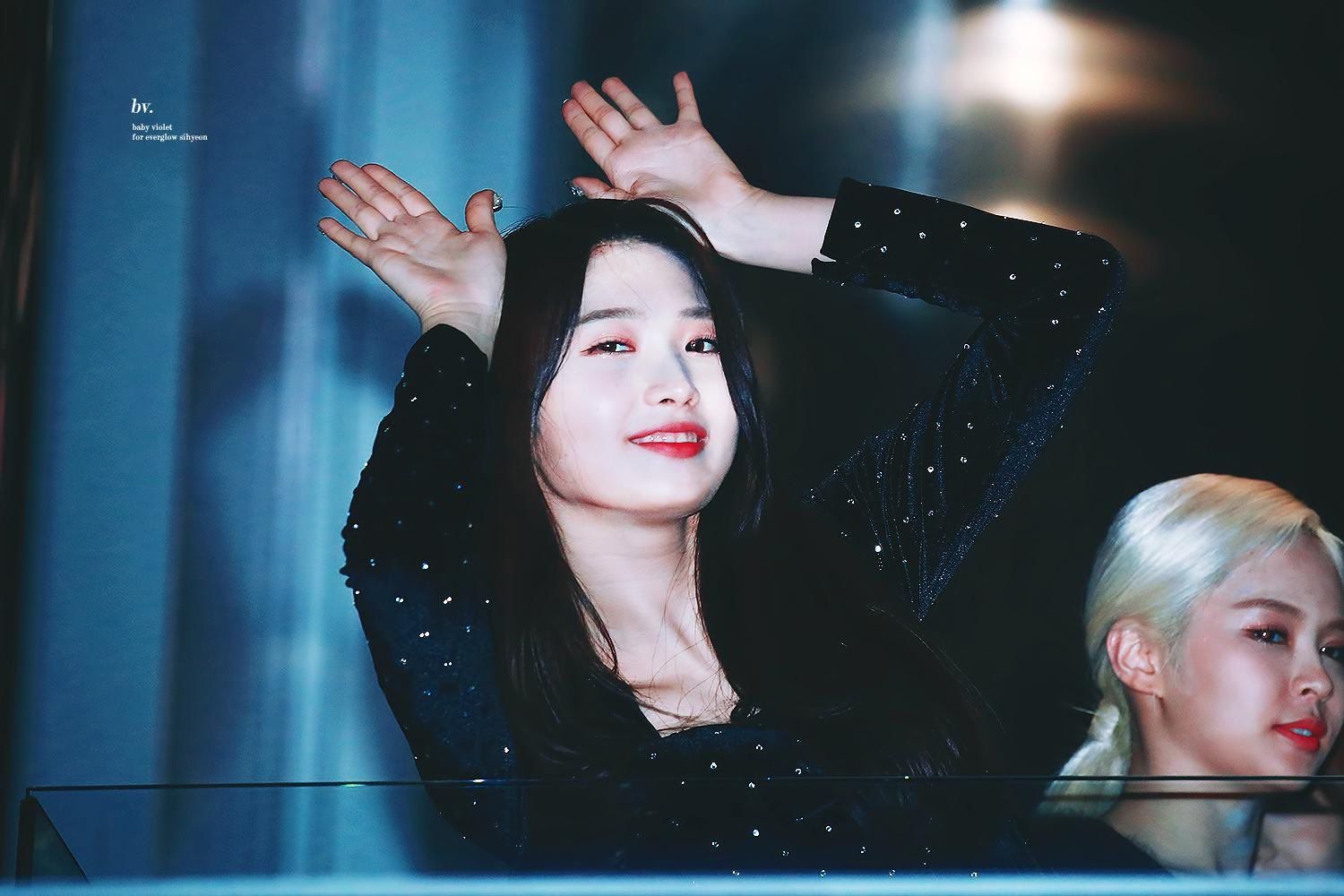 190326 Sihyeon | Scrolller