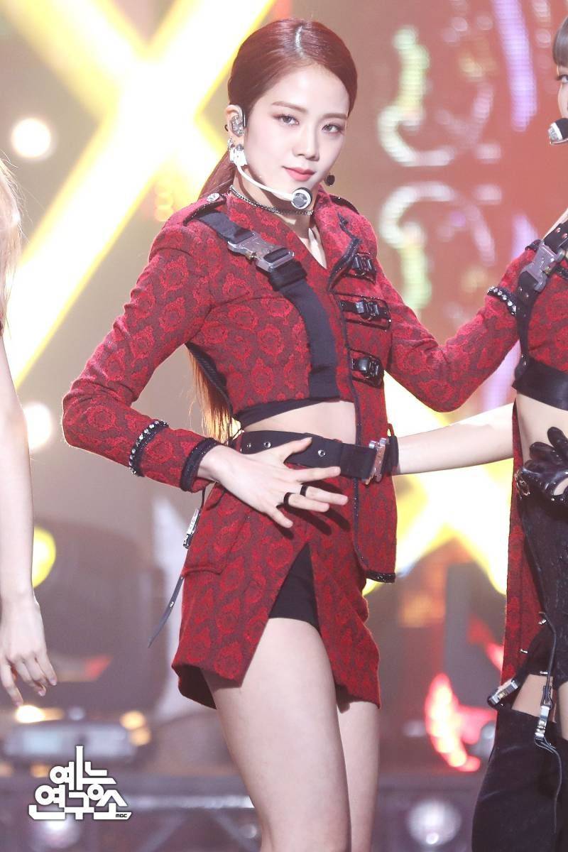 190406 Jisoo | Scrolller