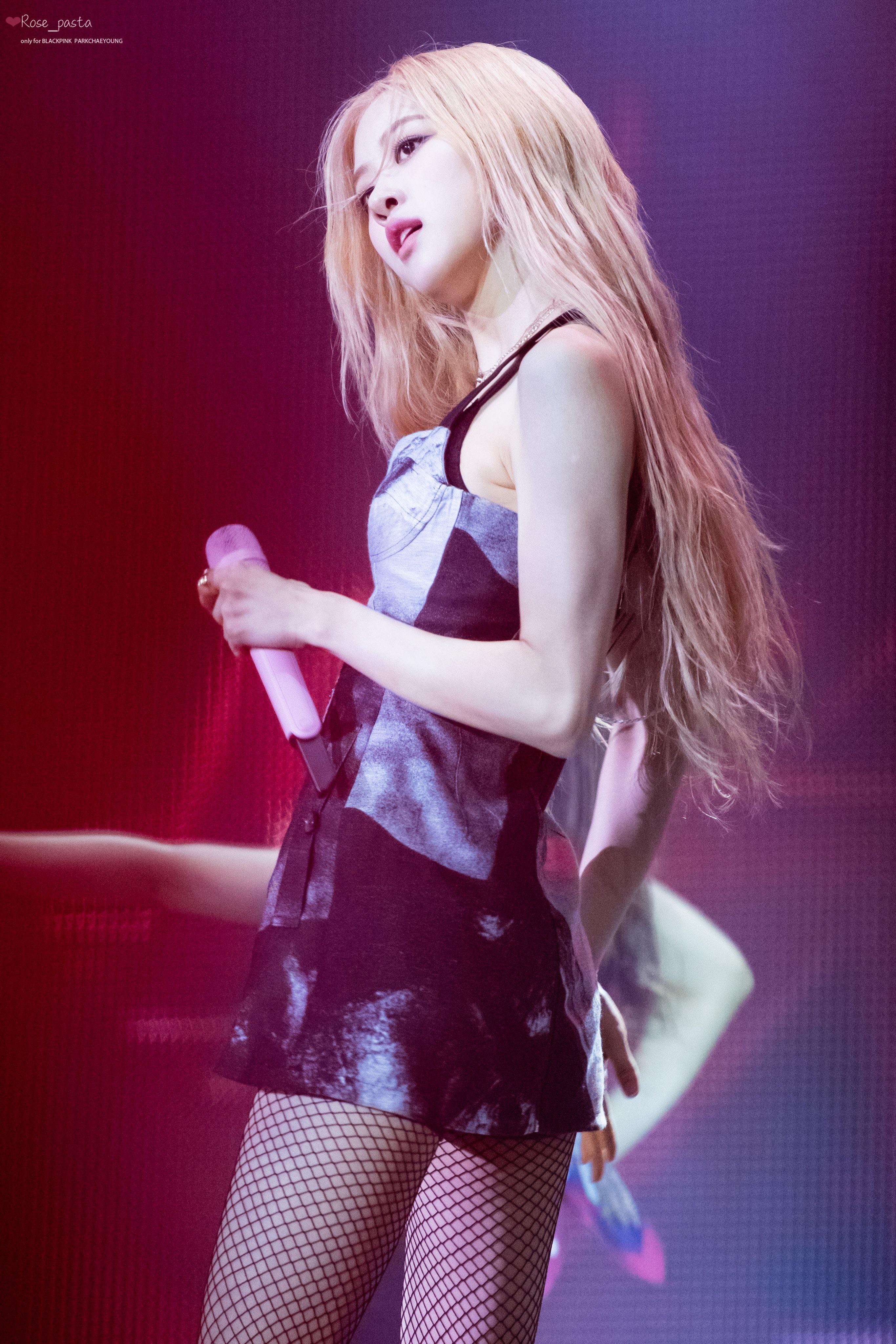 190608 Rosé | Scrolller
