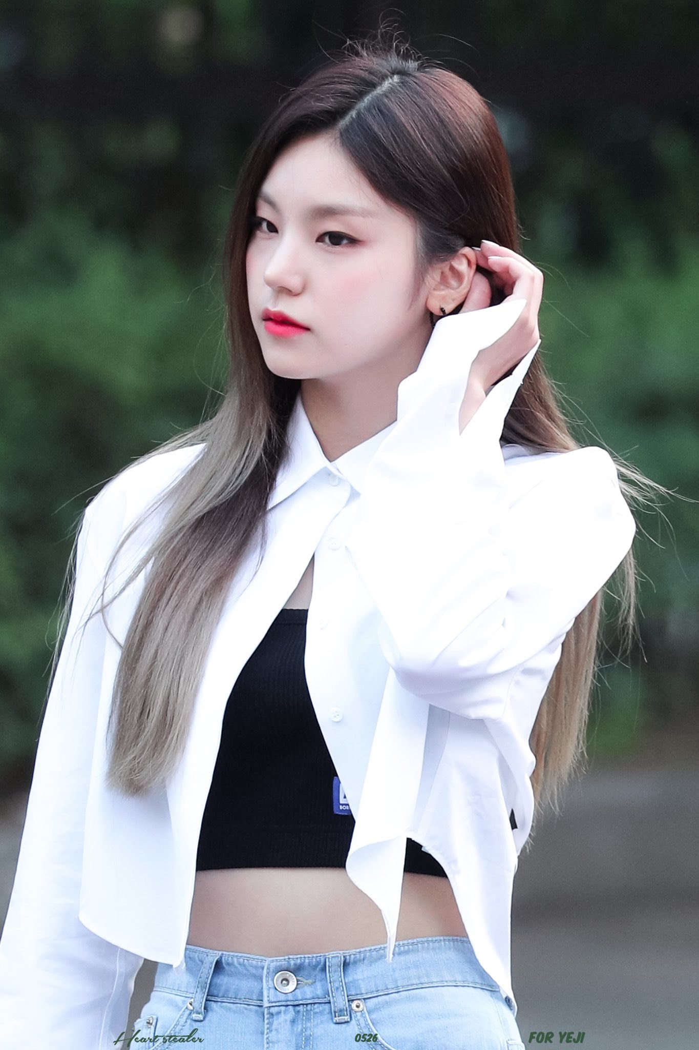 190628 Yeji | Scrolller