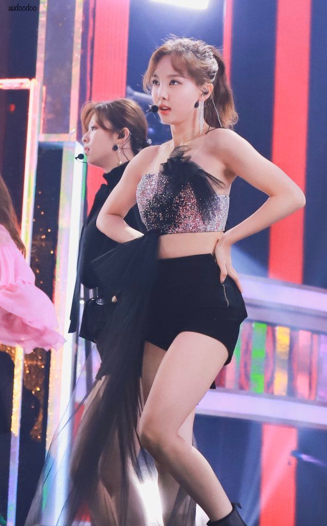 190801 Nayeon | Scrolller