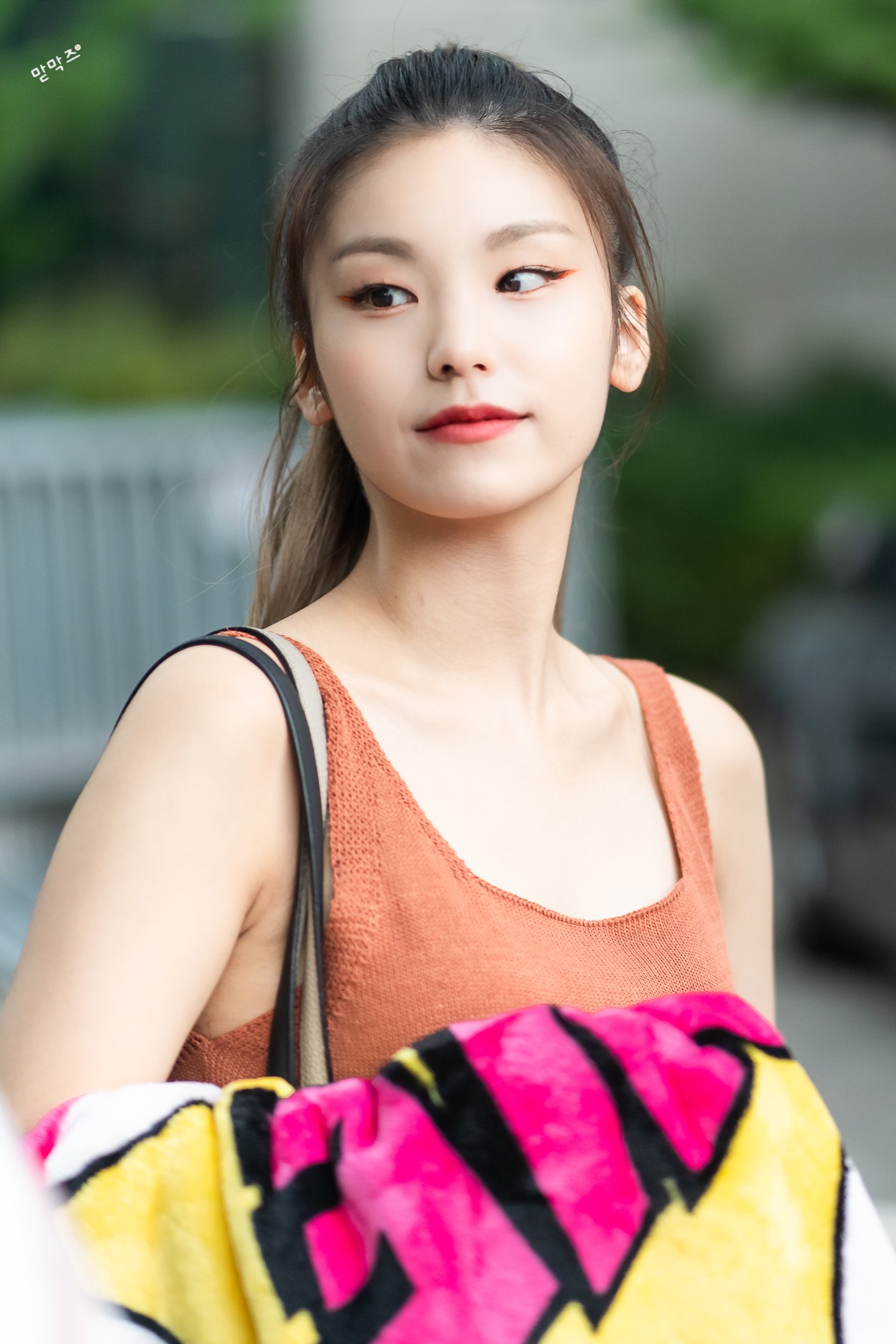 190809 Yeji | Scrolller