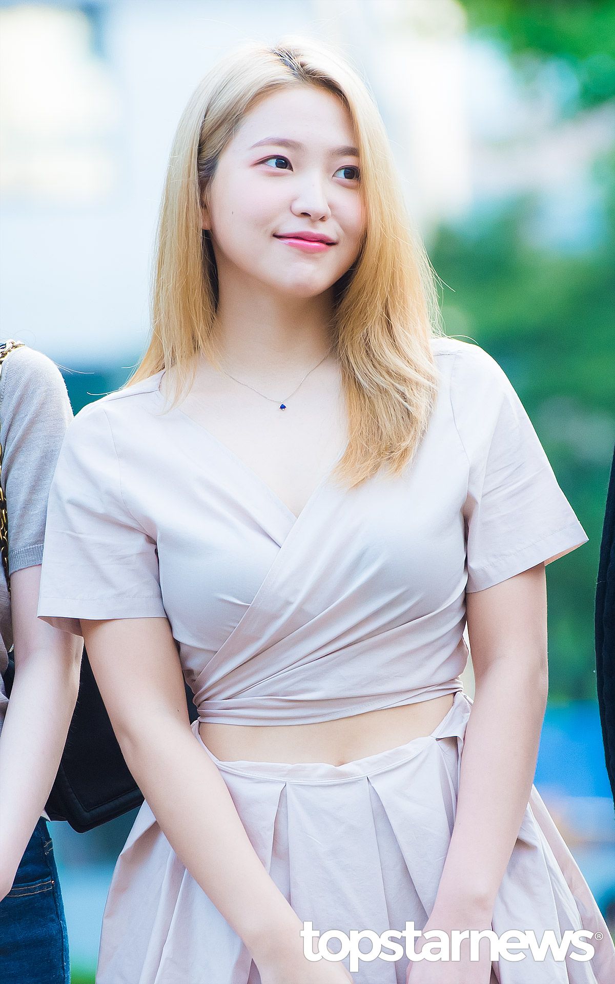 190830 Yeri | Scrolller