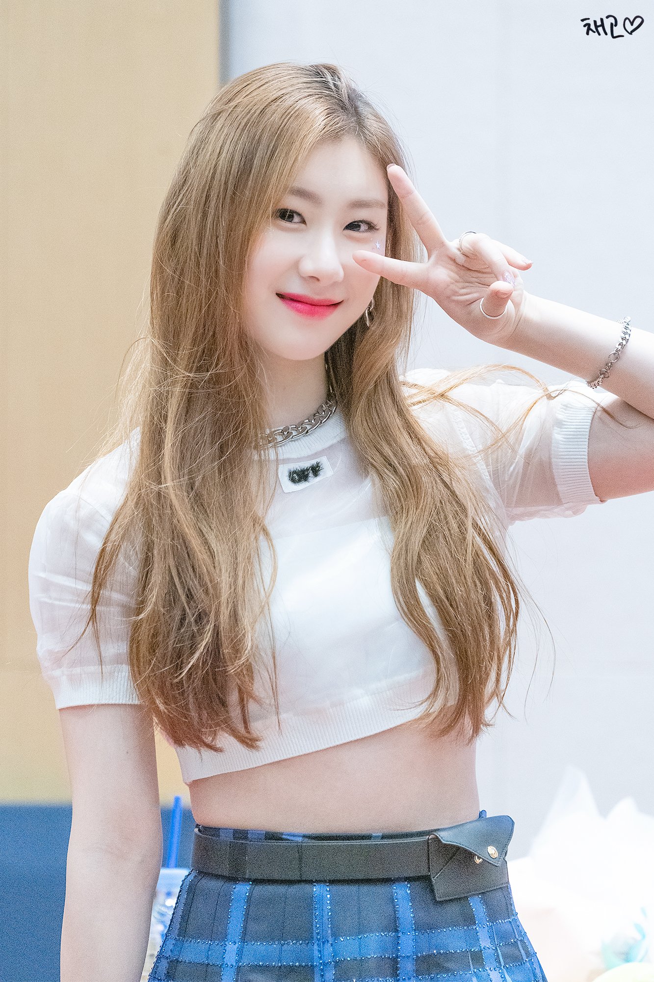 190901 Chaeryeong | Scrolller