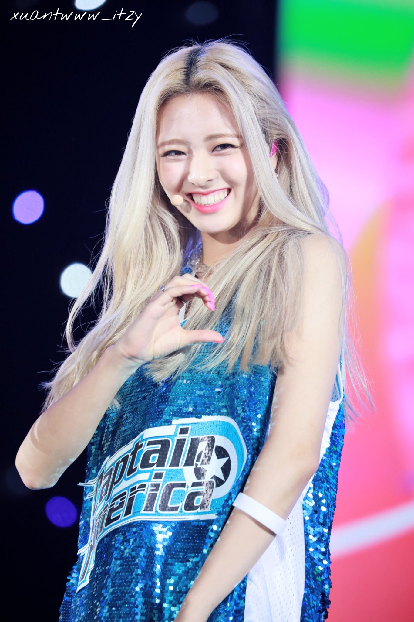 191025 Yuna | Scrolller