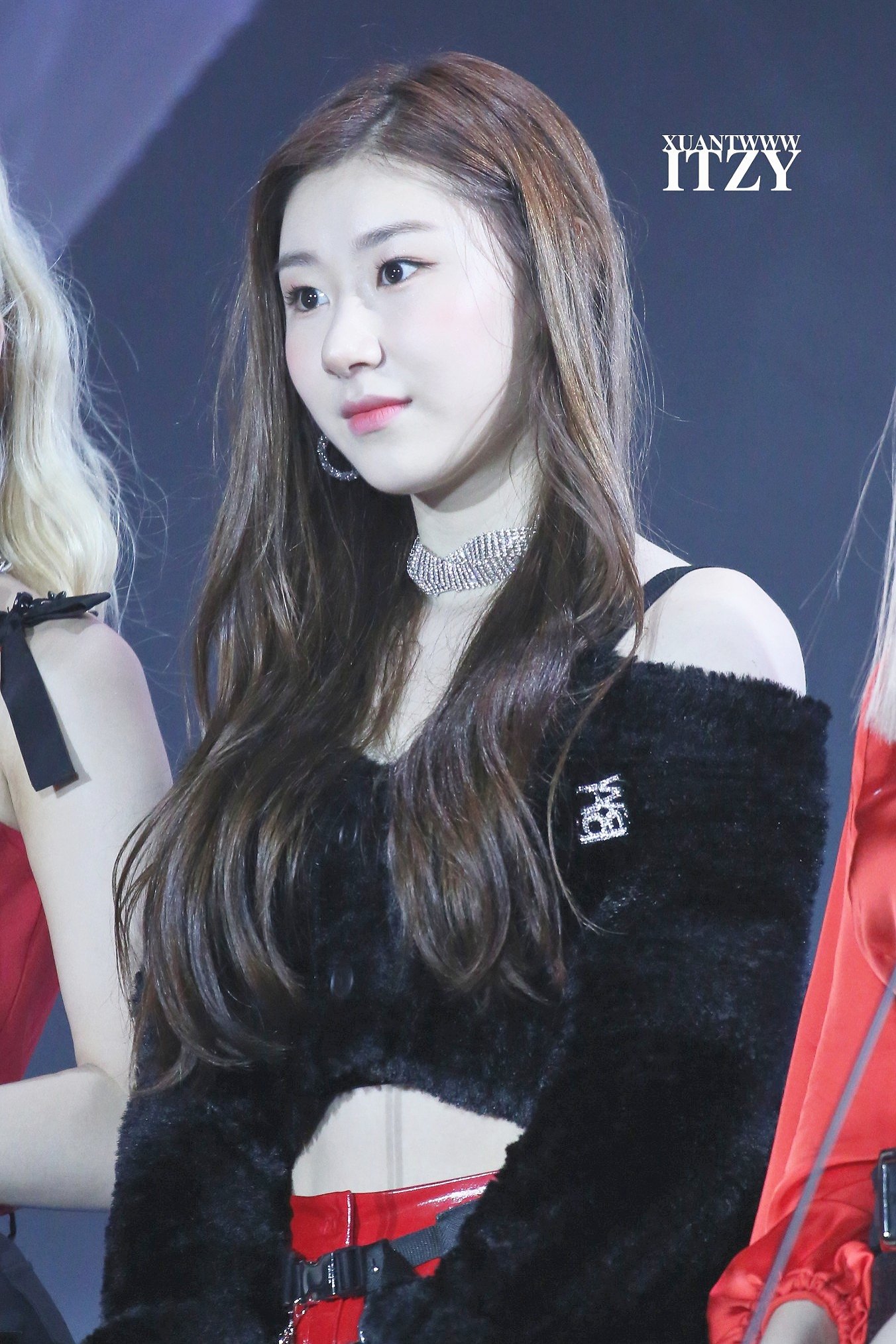 191126 Chaeryeong | Scrolller