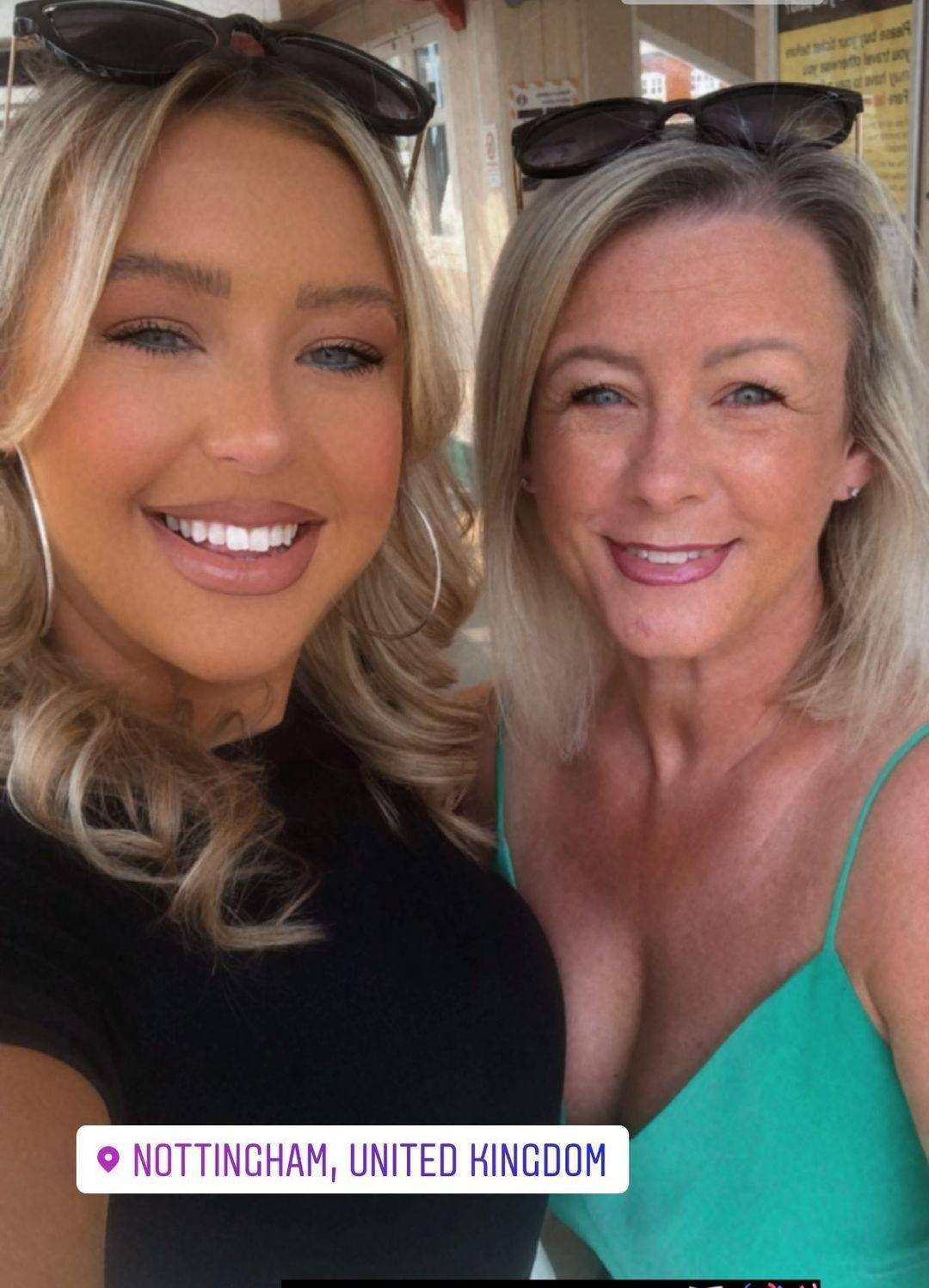 [2] daughter or mother? | Scrolller