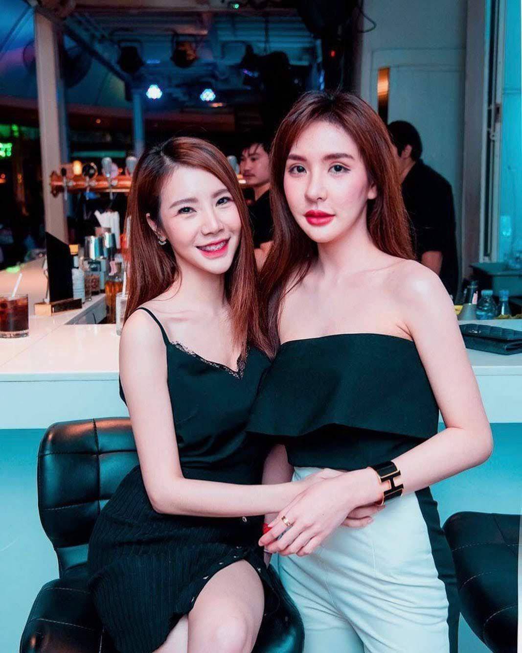 [2] Younger or Older sis? | Scrolller