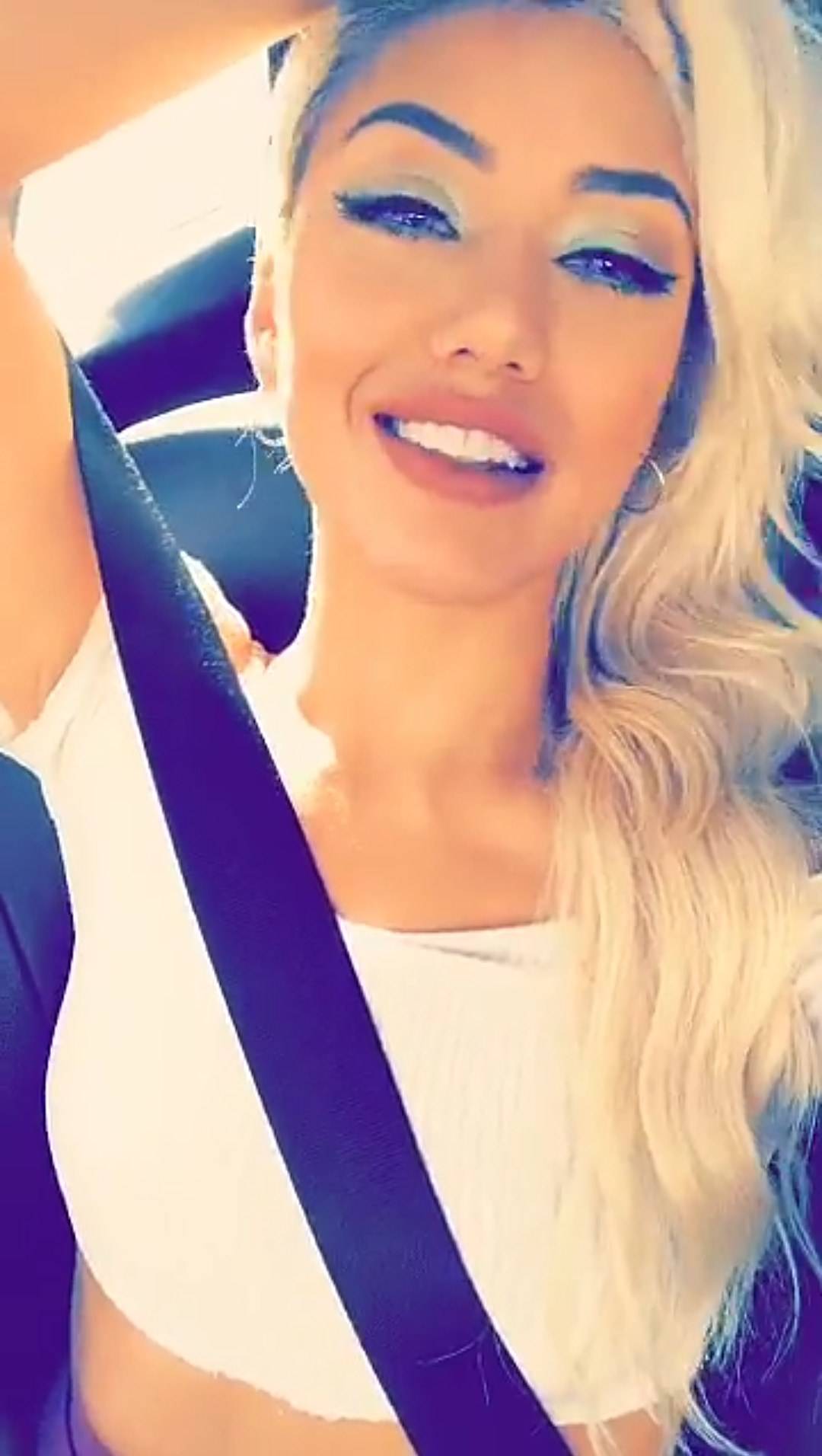 20 [F4M] Looking for some wild fun, add me for pics, chatting or streaks @louise_pena98 | Scrolller