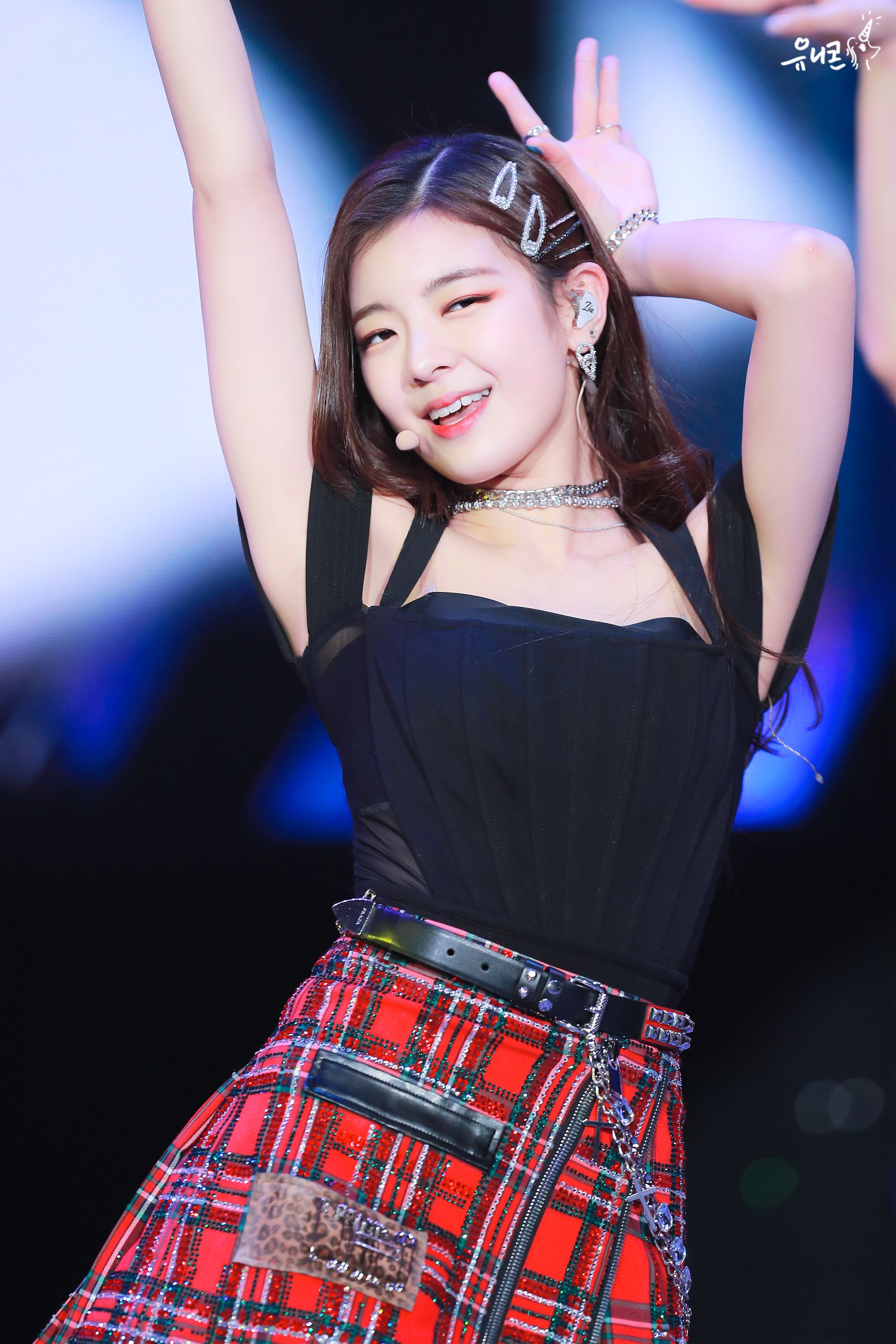 200218 Lia | Scrolller