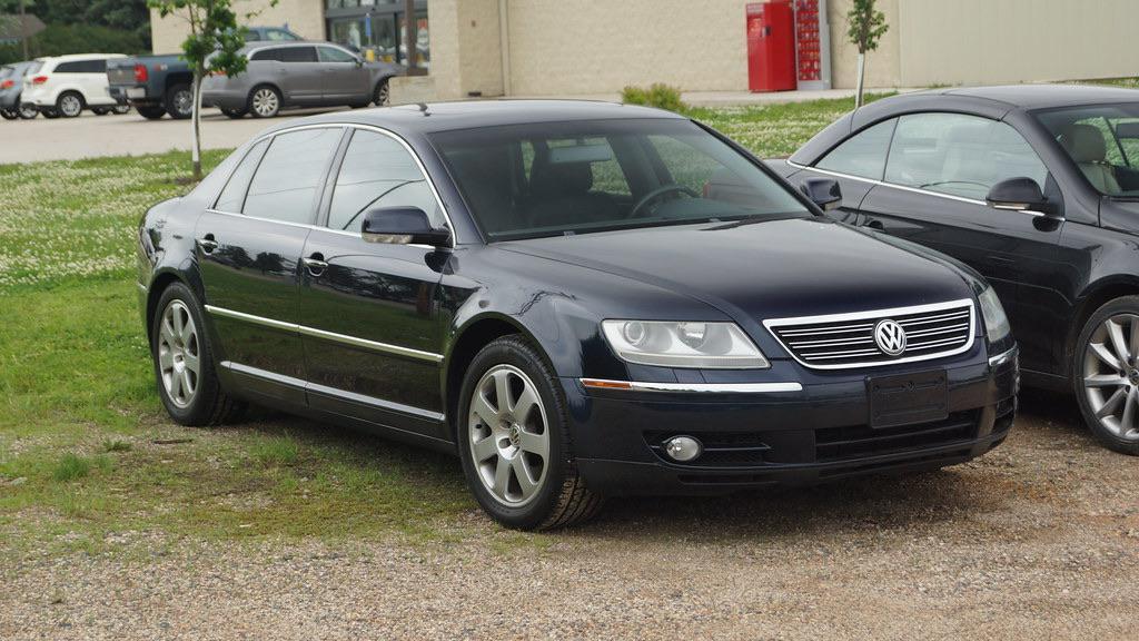 2004 Volkswagen Phaeton | Scrolller