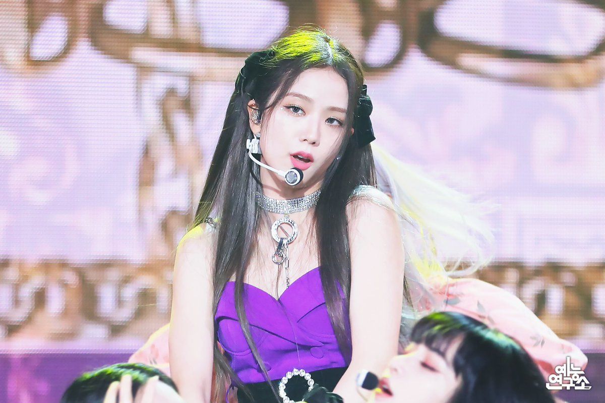 200715 Jisoo | Scrolller