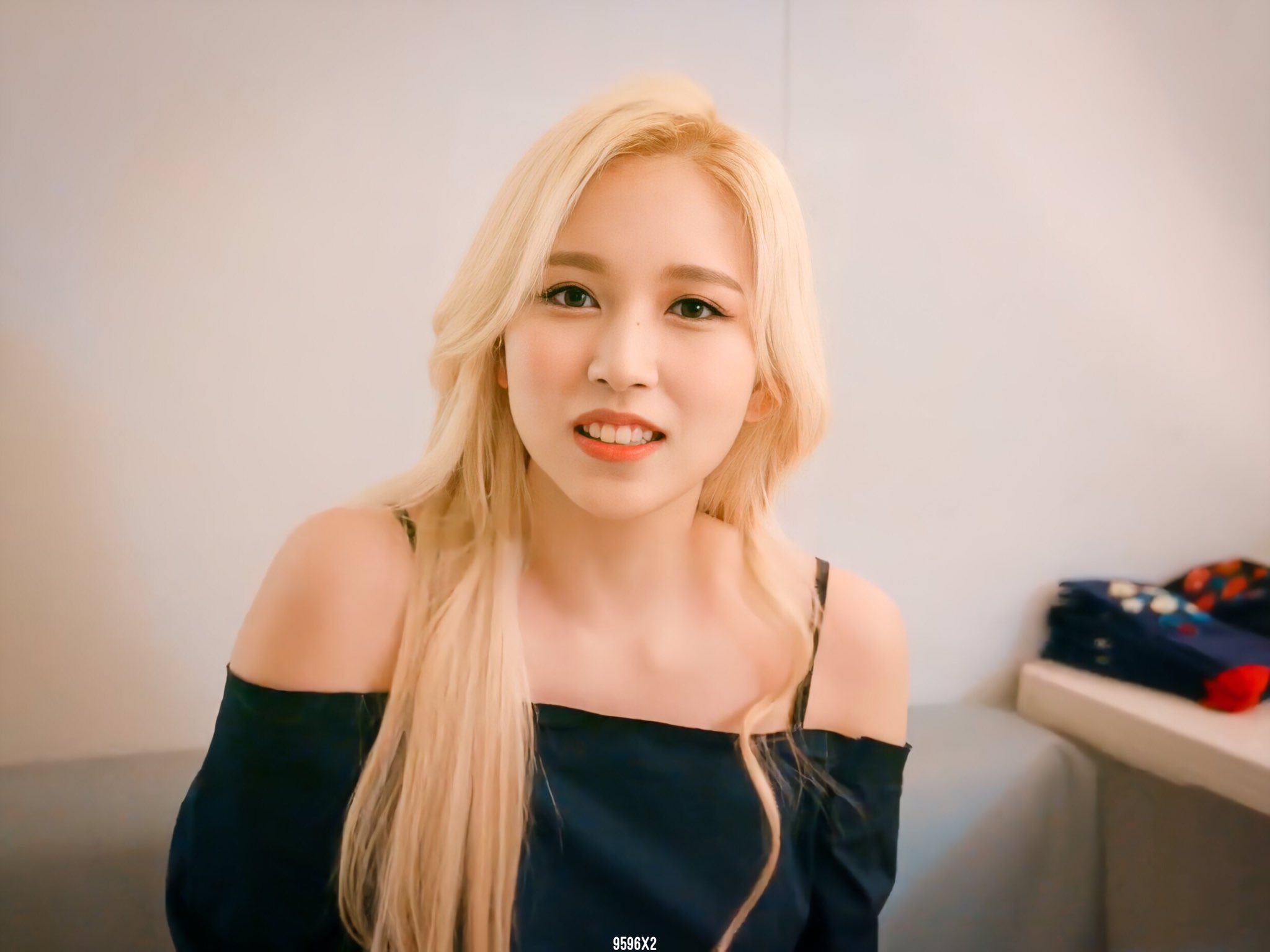 201014 Mina | Scrolller