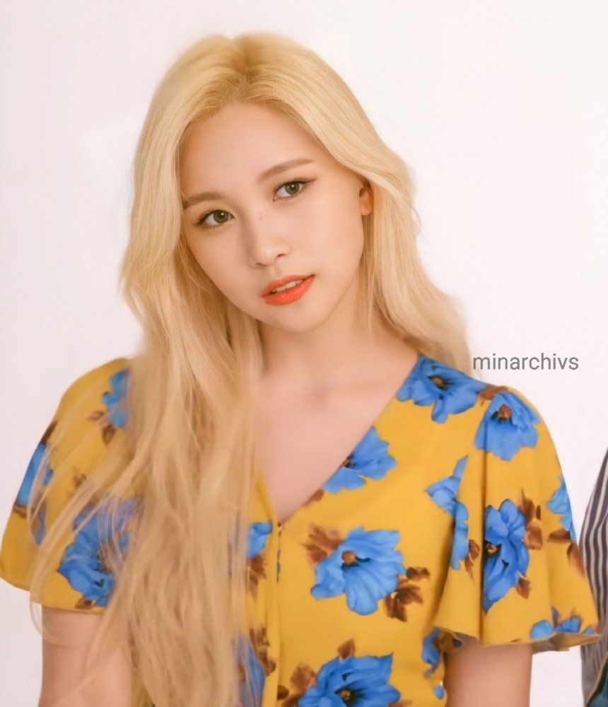 201014 Mina | Scrolller