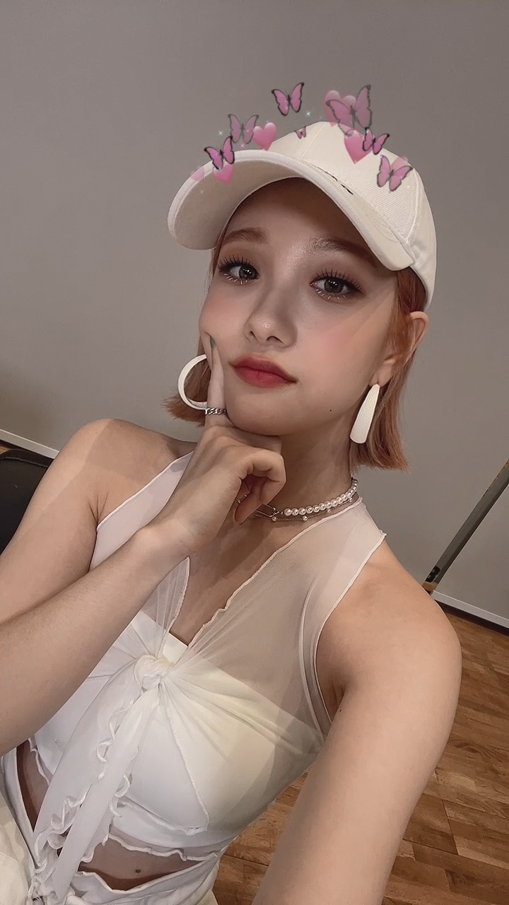 210918 Seoyeon's Weverse Update. | Scrolller