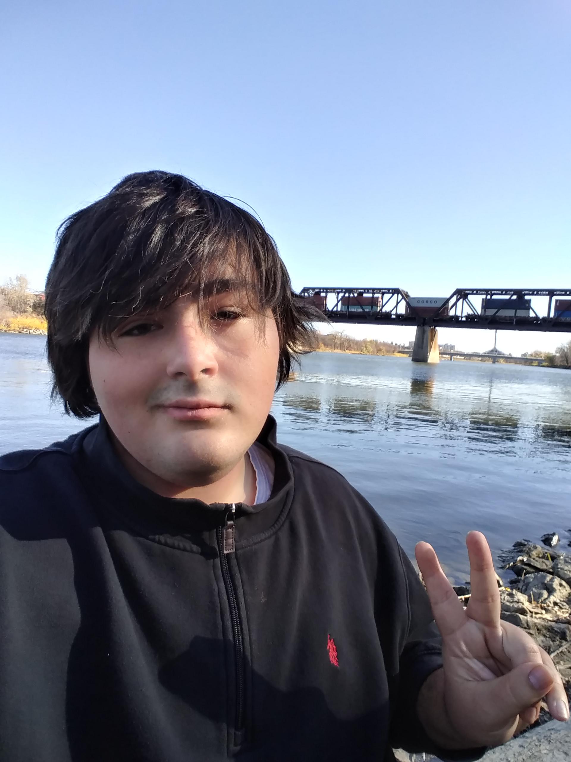 21M - Just chilling by the river. 🐦 | Scrolller