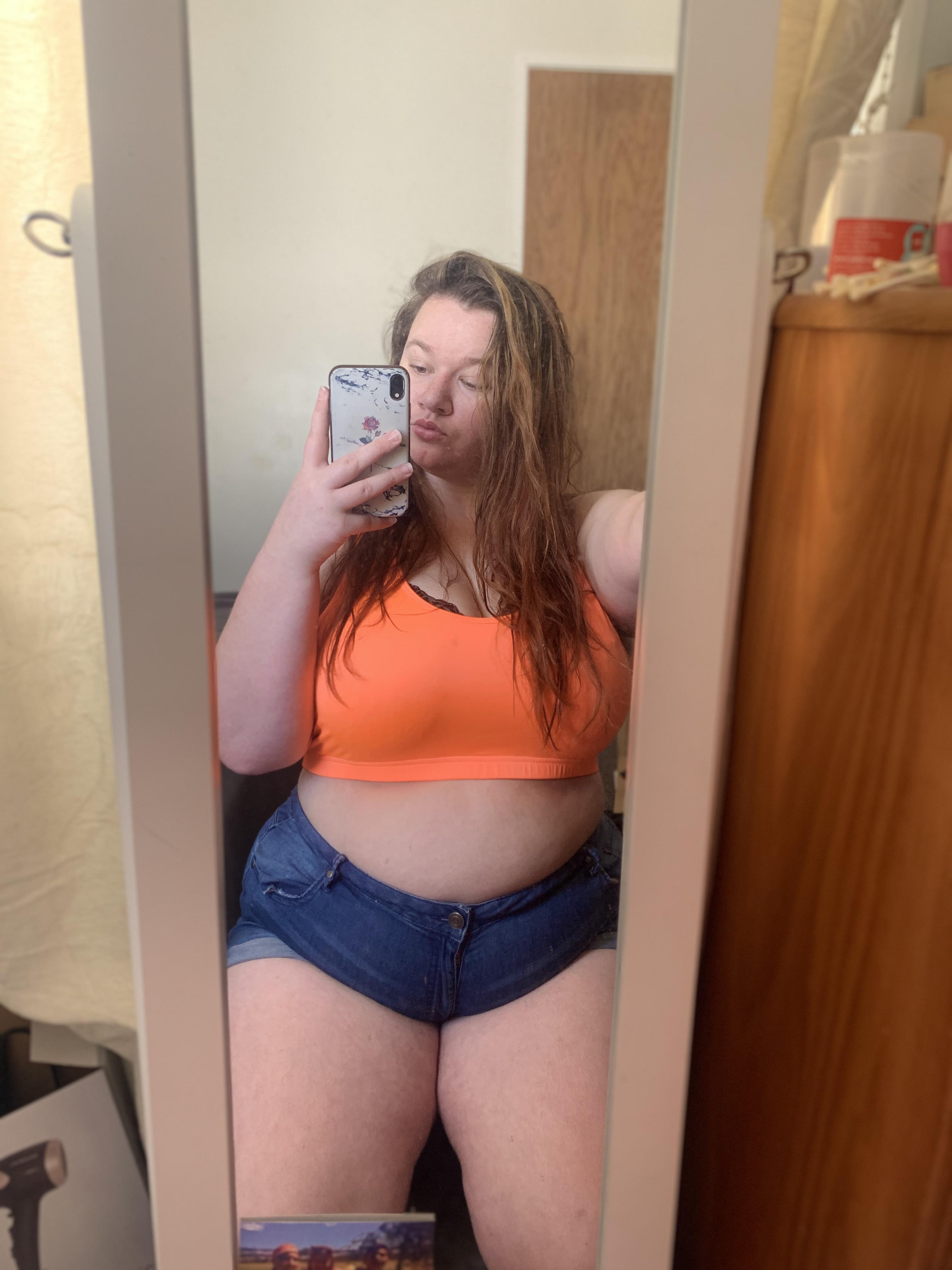 22, G cups, thunder thighs 🥵 | Scrolller