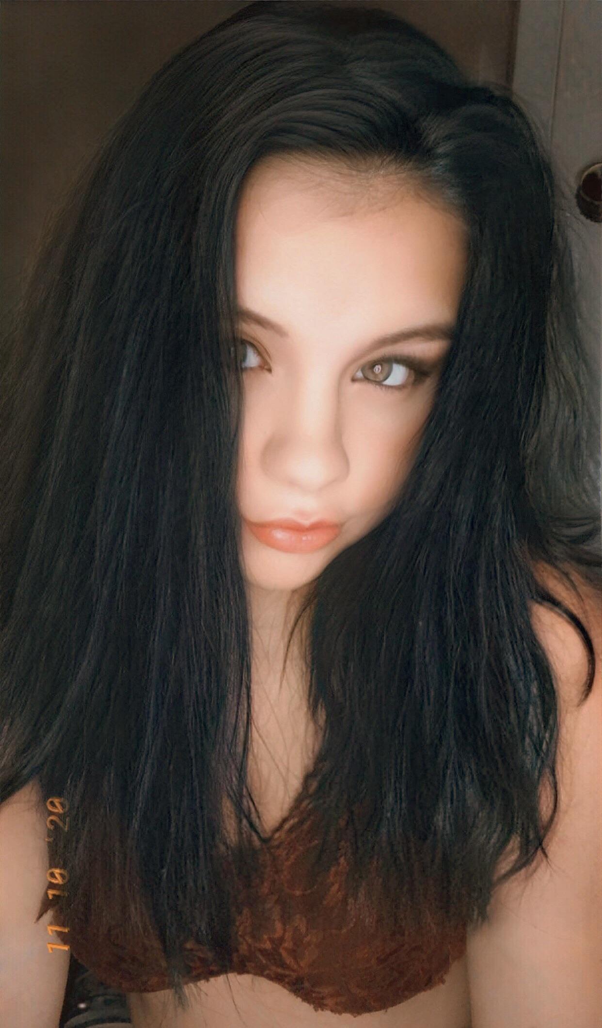 23F 🖤 | Scrolller