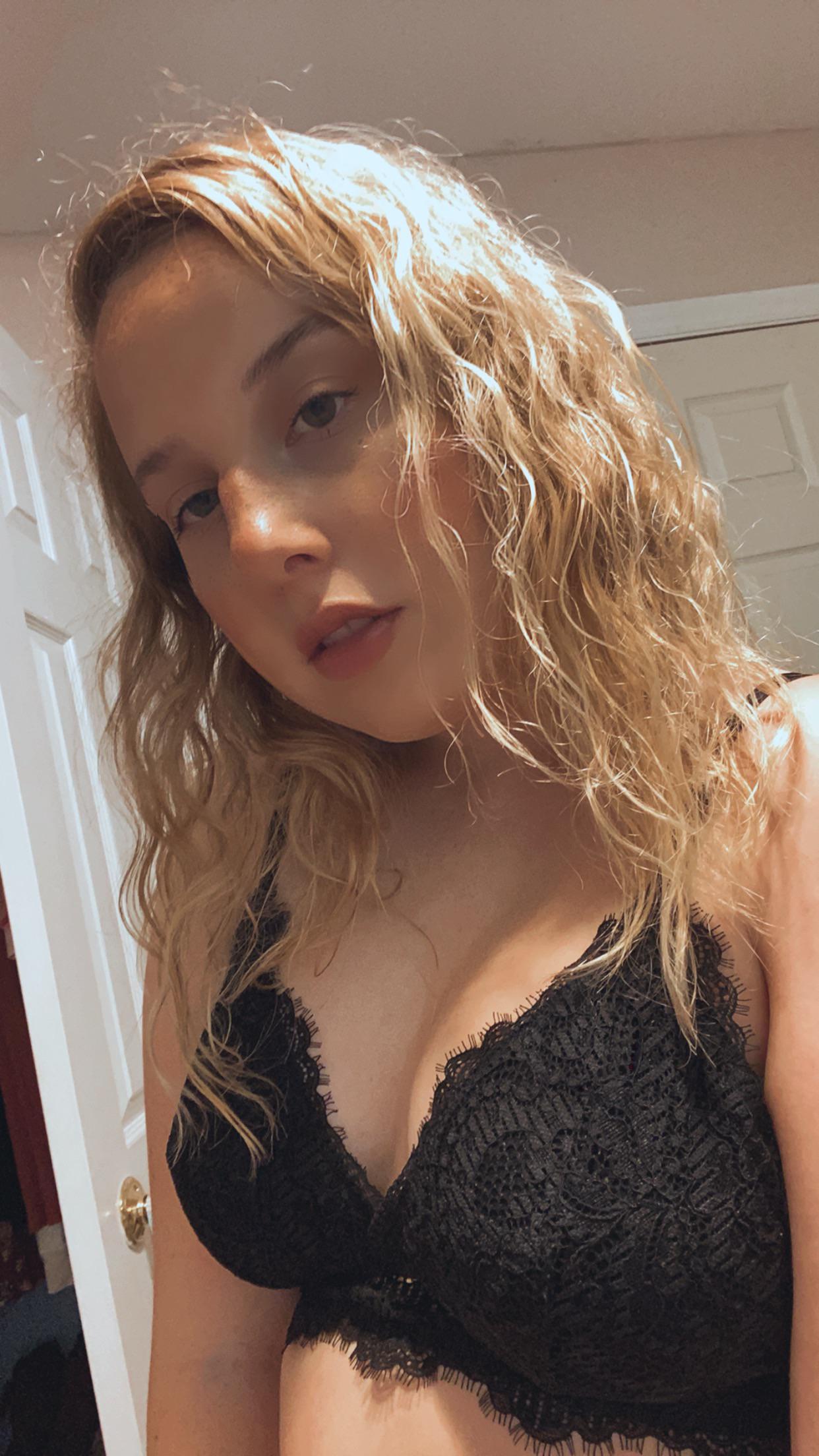 (24f) hello hello 💕 | Scrolller