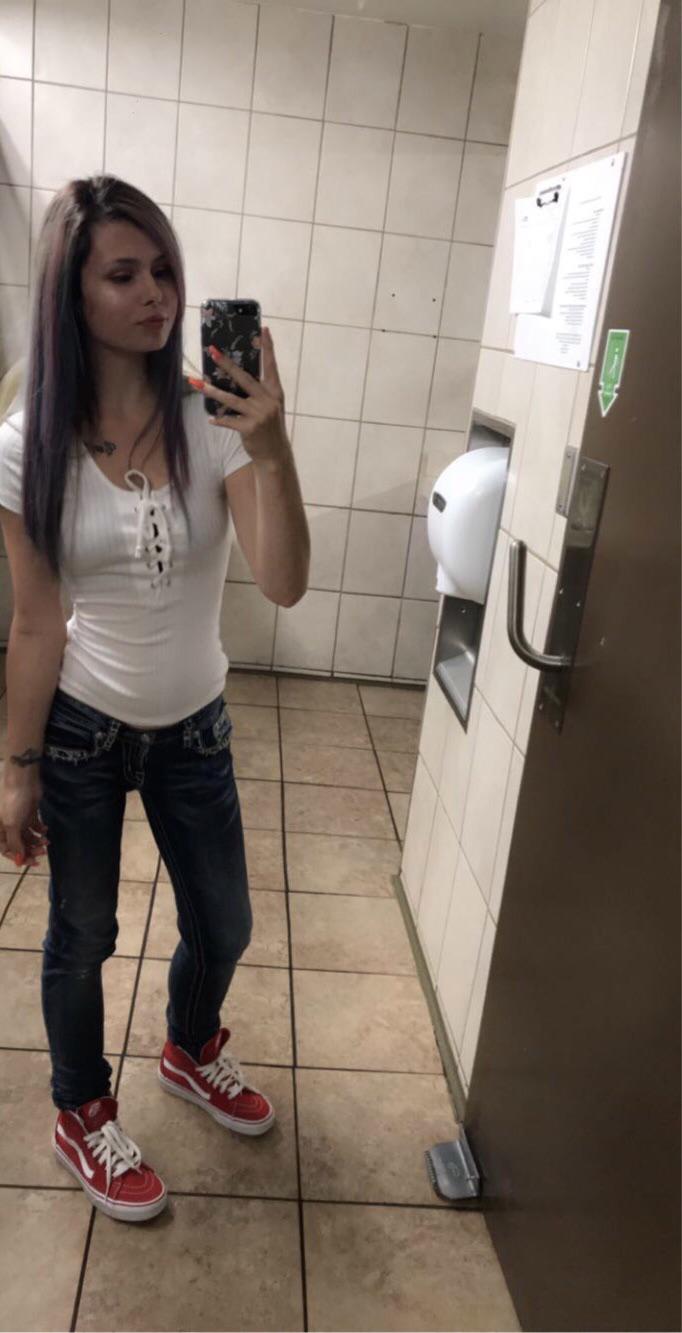 25. Mom of two 100 lbs 5’1 | Scrolller