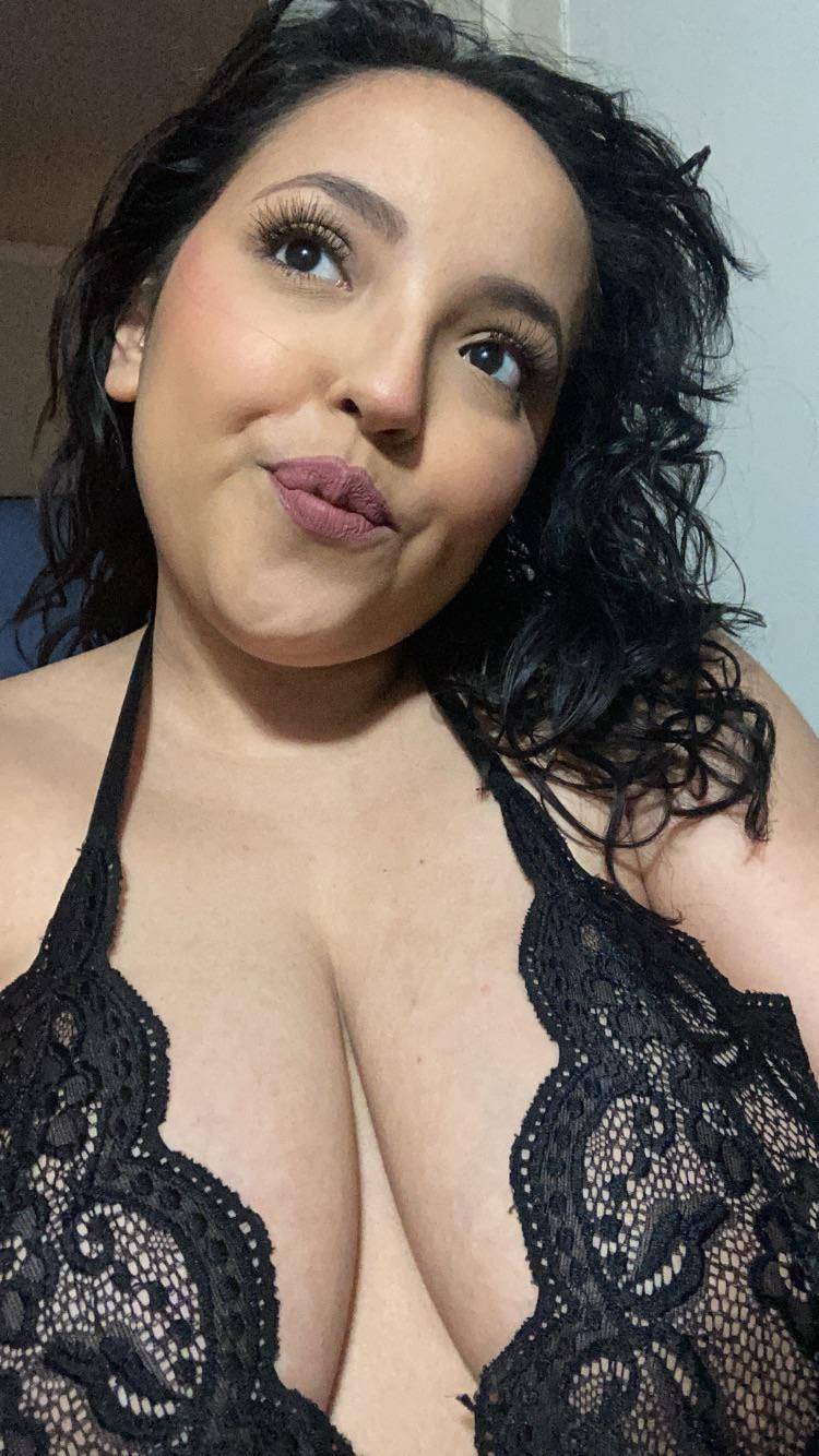 25F, i like lace | Scrolller