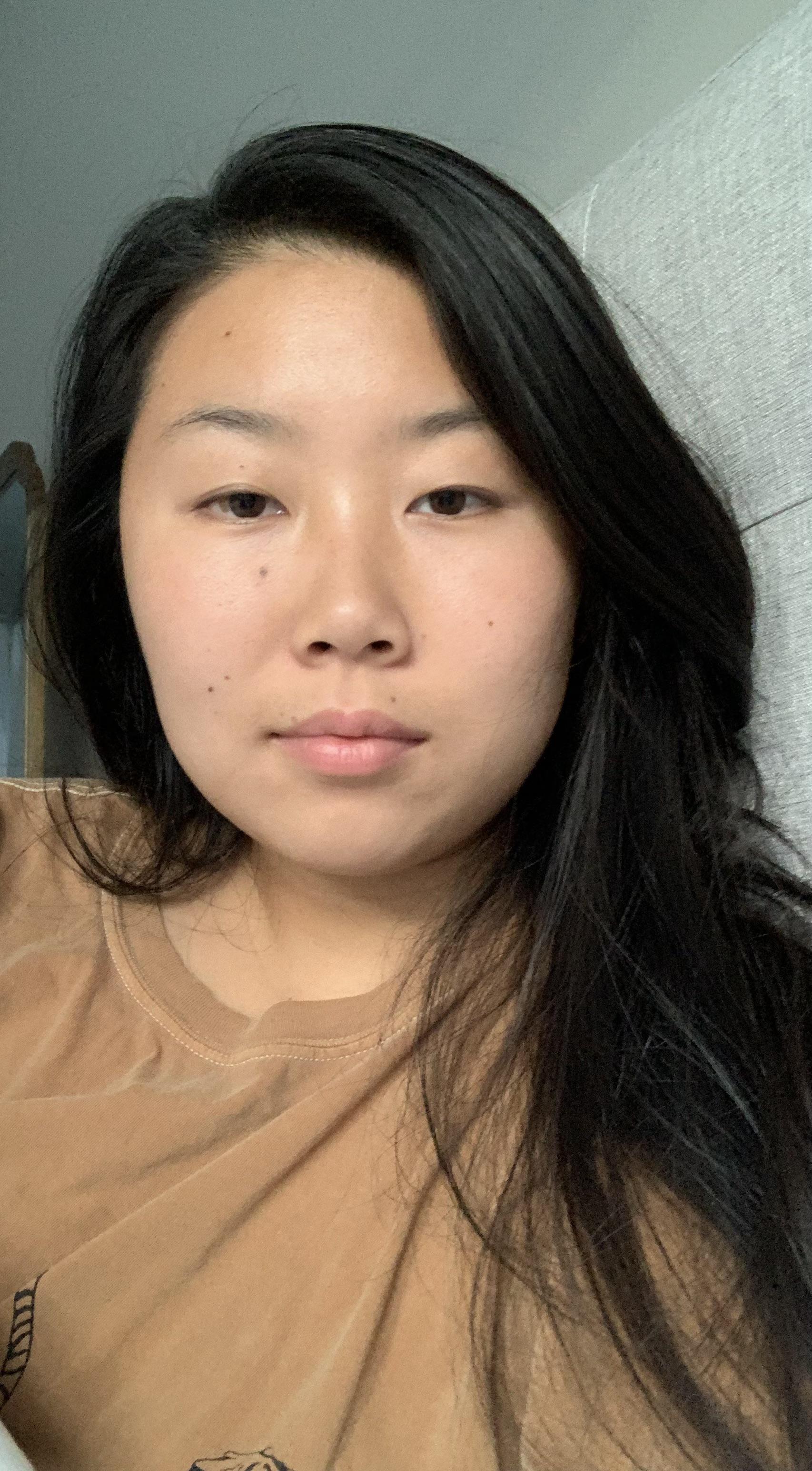 25F, no makeup whatsoever | Scrolller