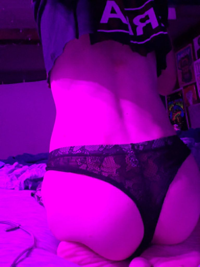 26[M4R] couples into femboys? | Scrolller