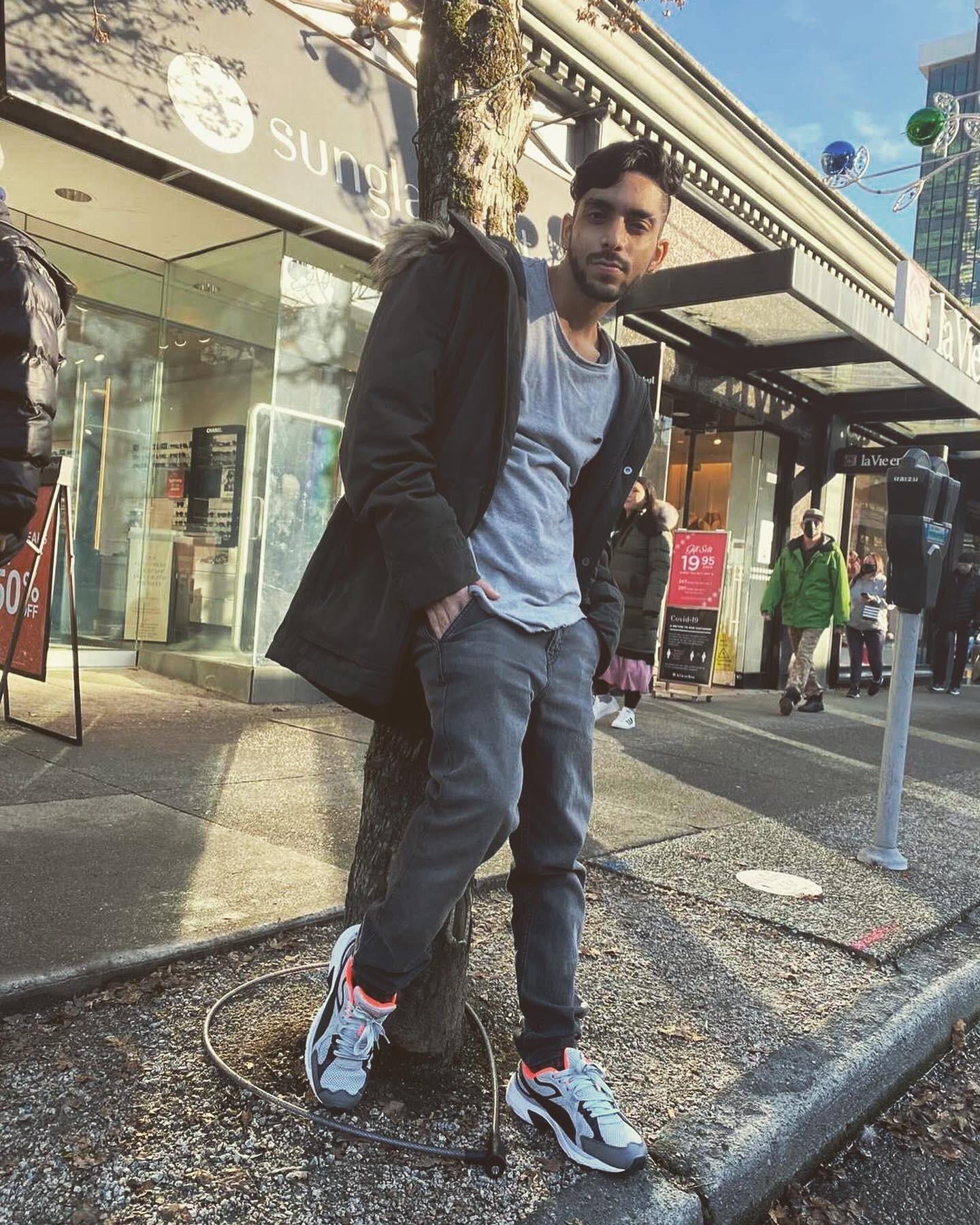 27 from Vancouver | Scrolller