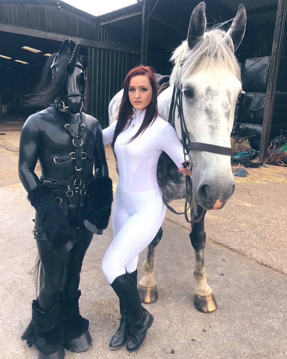 28(F4M)I'm a dominant mistress seeking for a submissive slut to serve me ,,,kik ...