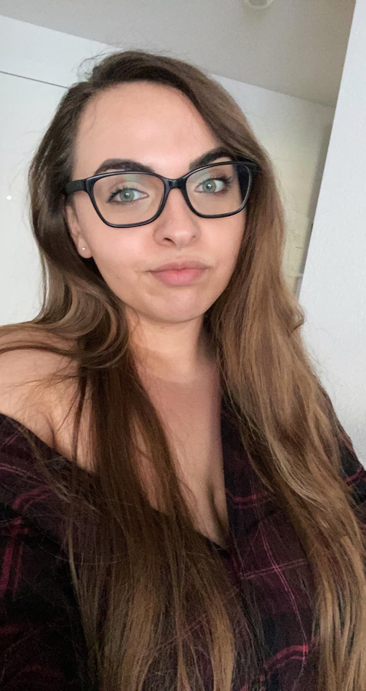 [28F] Exhausted but happy it‘s weekend! | Scrolller