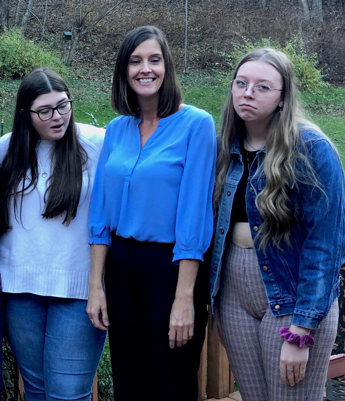 [3] a little breast envy Or that cameltoe, who do you want | Scrolller