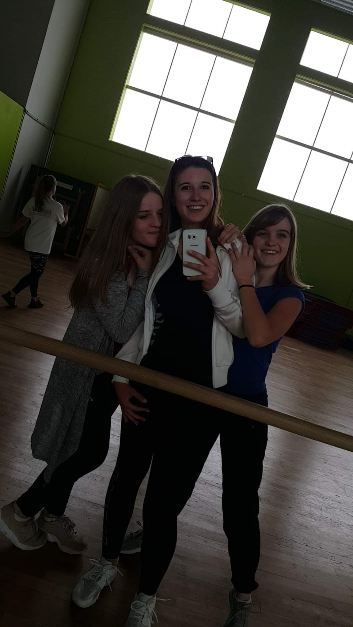 [3] choose ur girl | Scrolller