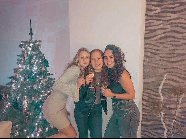 3 Cute Barely Legal Teens Scrolller