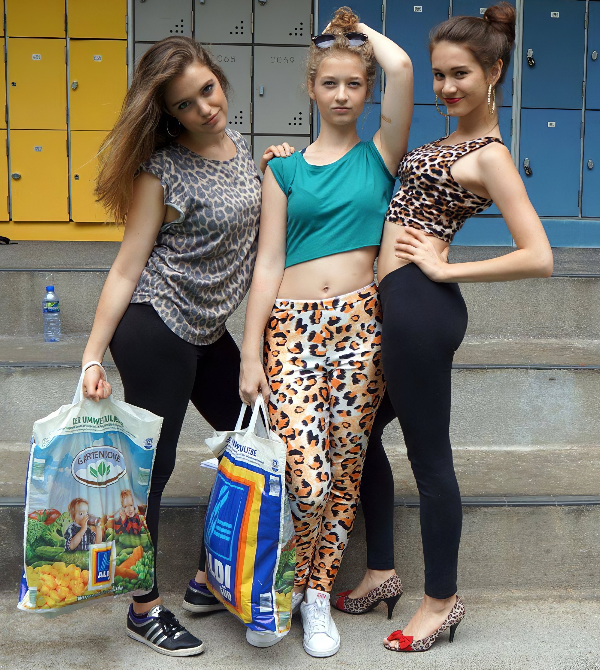 3 Girls Shopping | Scrolller