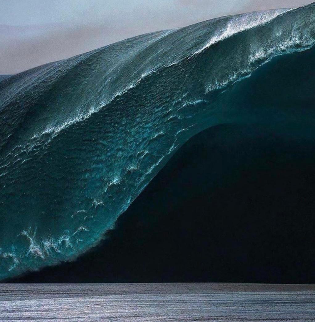 30 foot wave | Scrolller