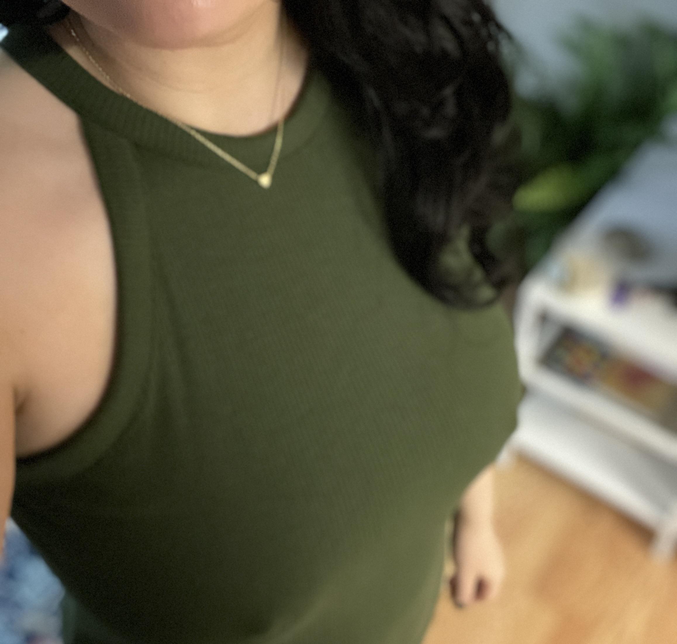 34DD braless in a green dress | Scrolller