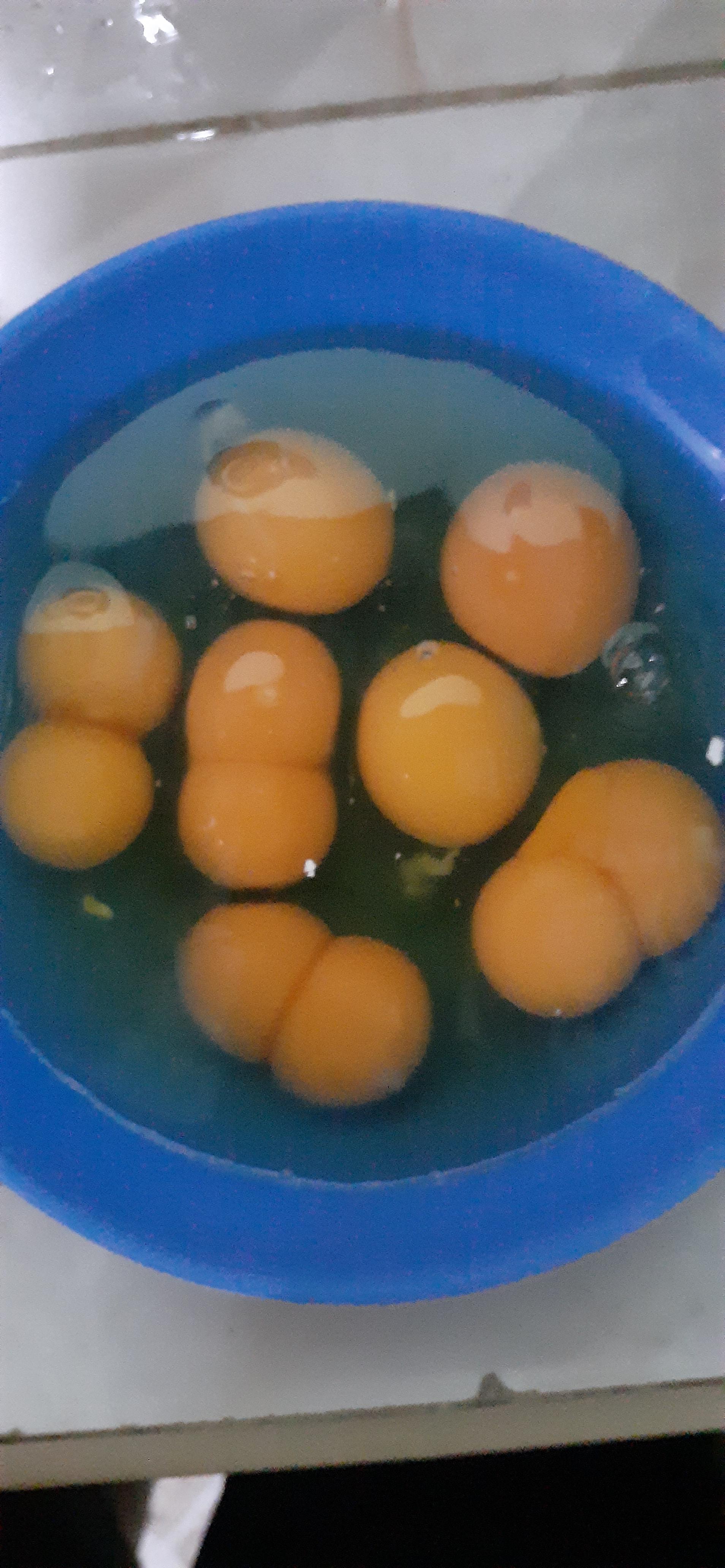 4 Double Yolk eggs | Scrolller